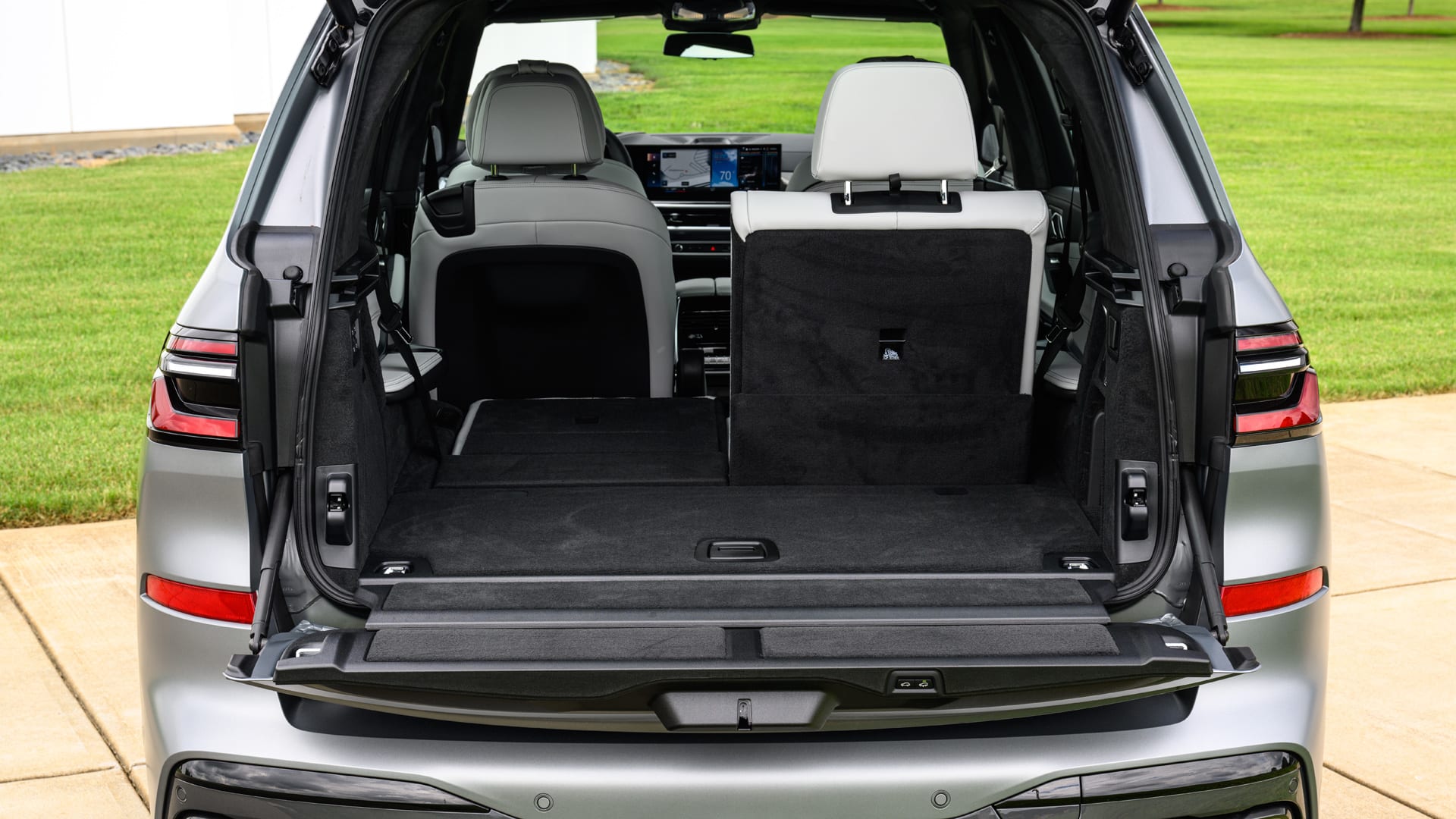 2024 BMW X7 Review: A bulletproof offering among three-row luxury SUVs ...