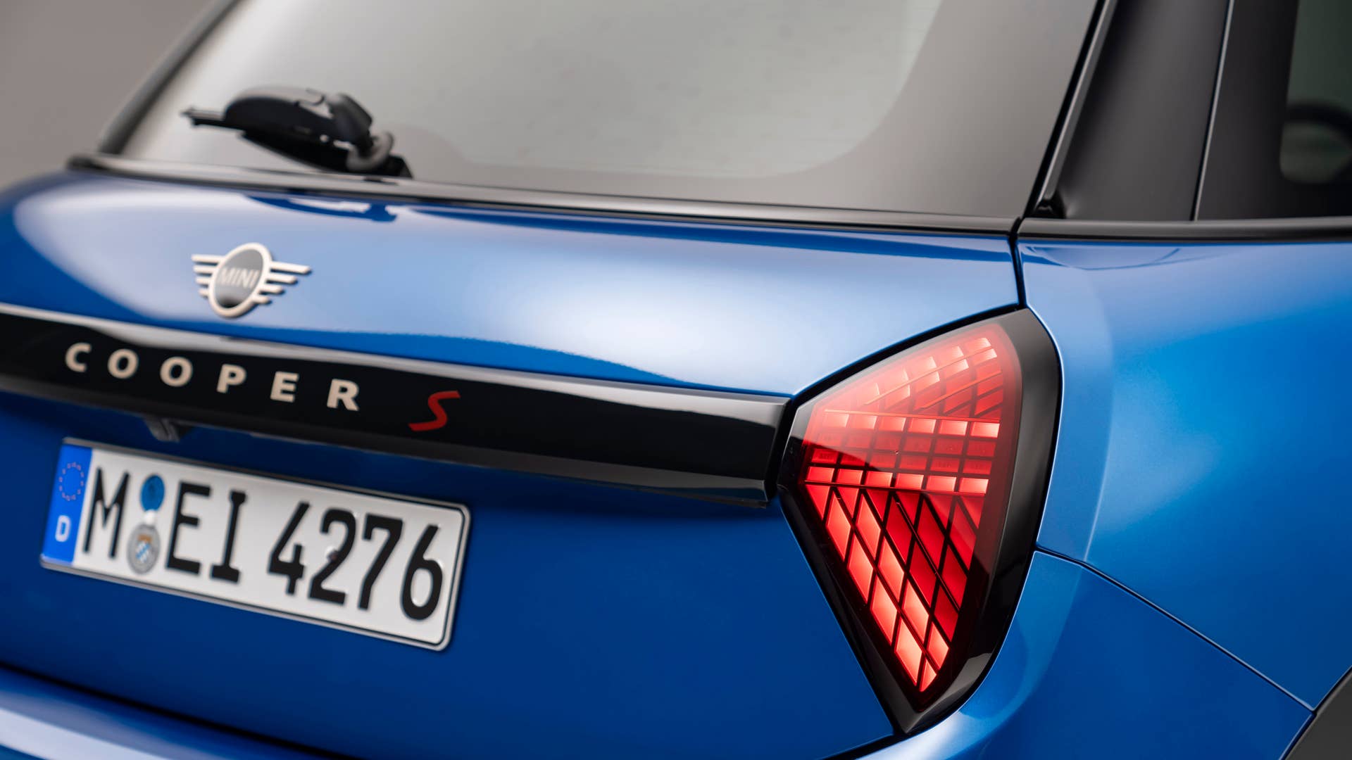 2025 Mini Cooper four-door makes more room for the people in the back ...