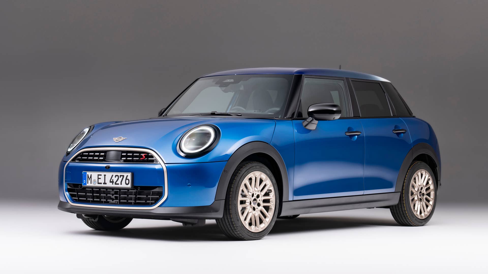 2025 Mini Cooper four-door makes more room for the people in the back ...