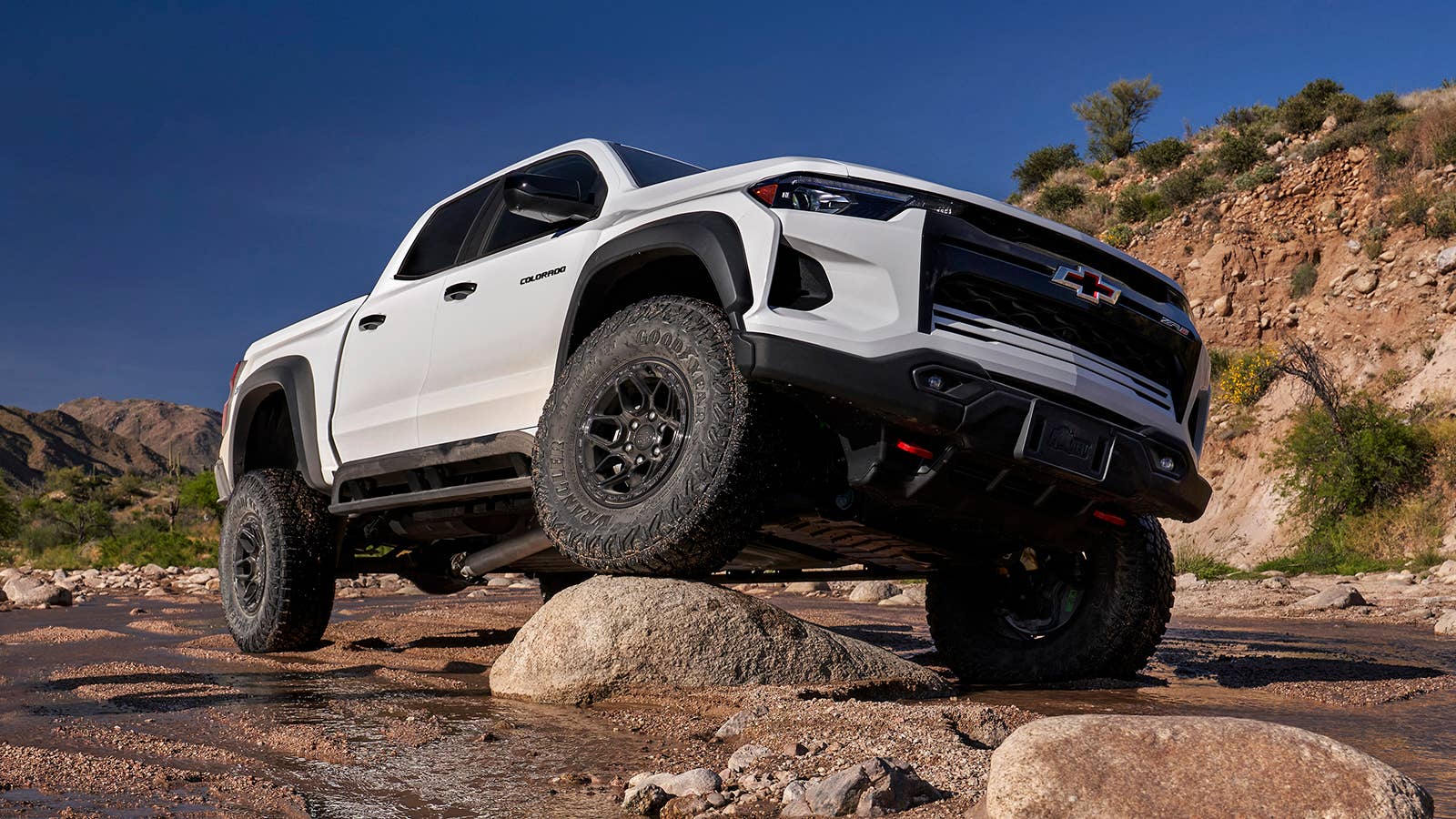 2024 Chevy Colorado ZR2 Bison gets big tires, fancy bump stops - Autoblog