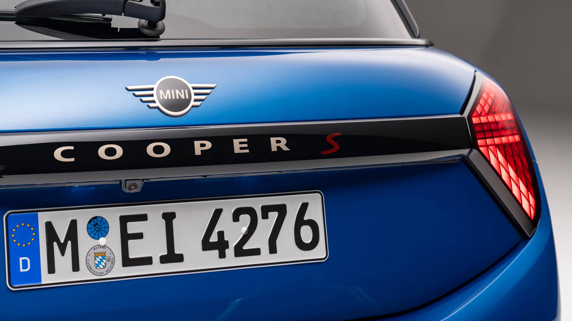 2025 Mini Cooper four-door makes more room for the people in the back ...