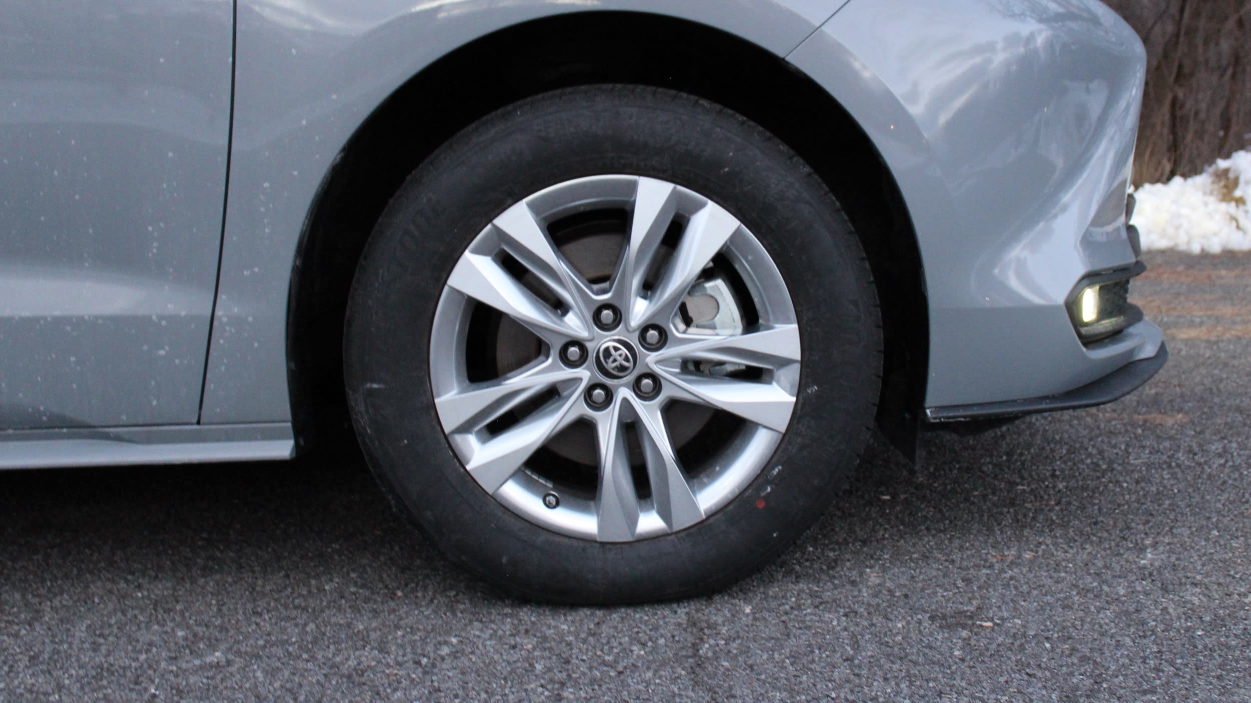 2024 Toyota Sienna Review: Still the high-mpg monster of minivans ...