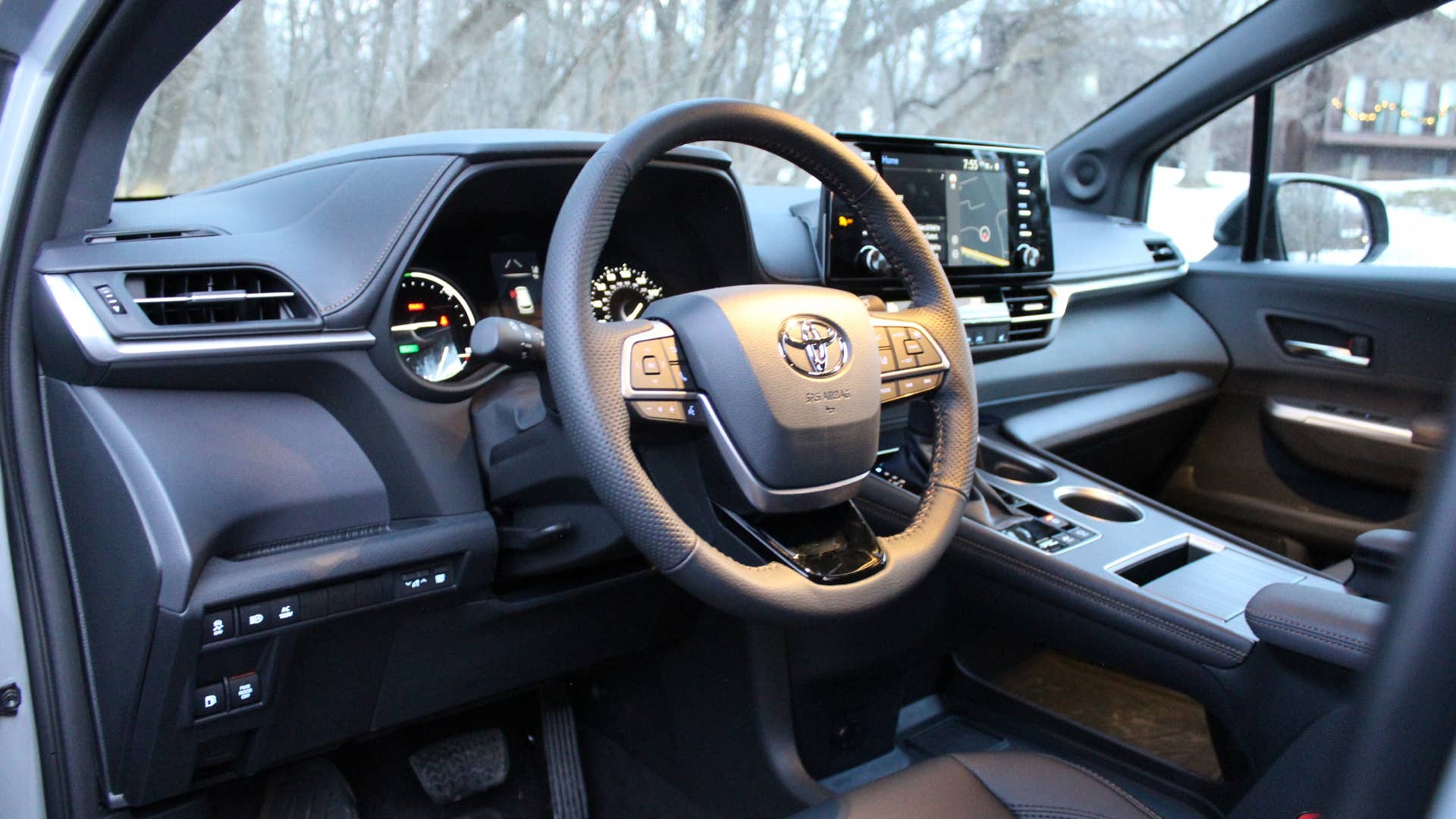2024 Toyota Sienna Review: Still the high-mpg monster of minivans ...