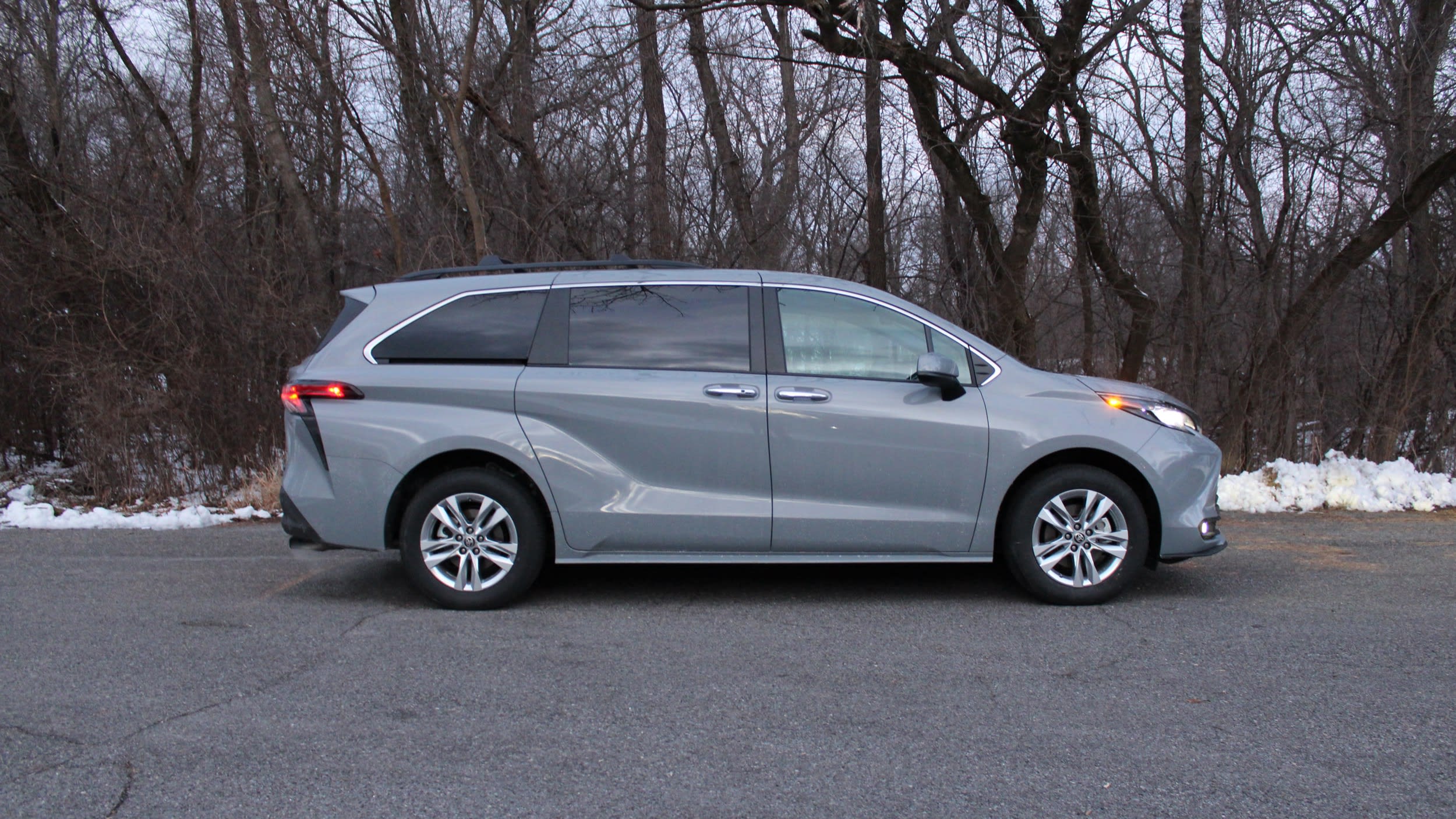 2024 Toyota Sienna Review: Still the high-mpg monster of minivans ...
