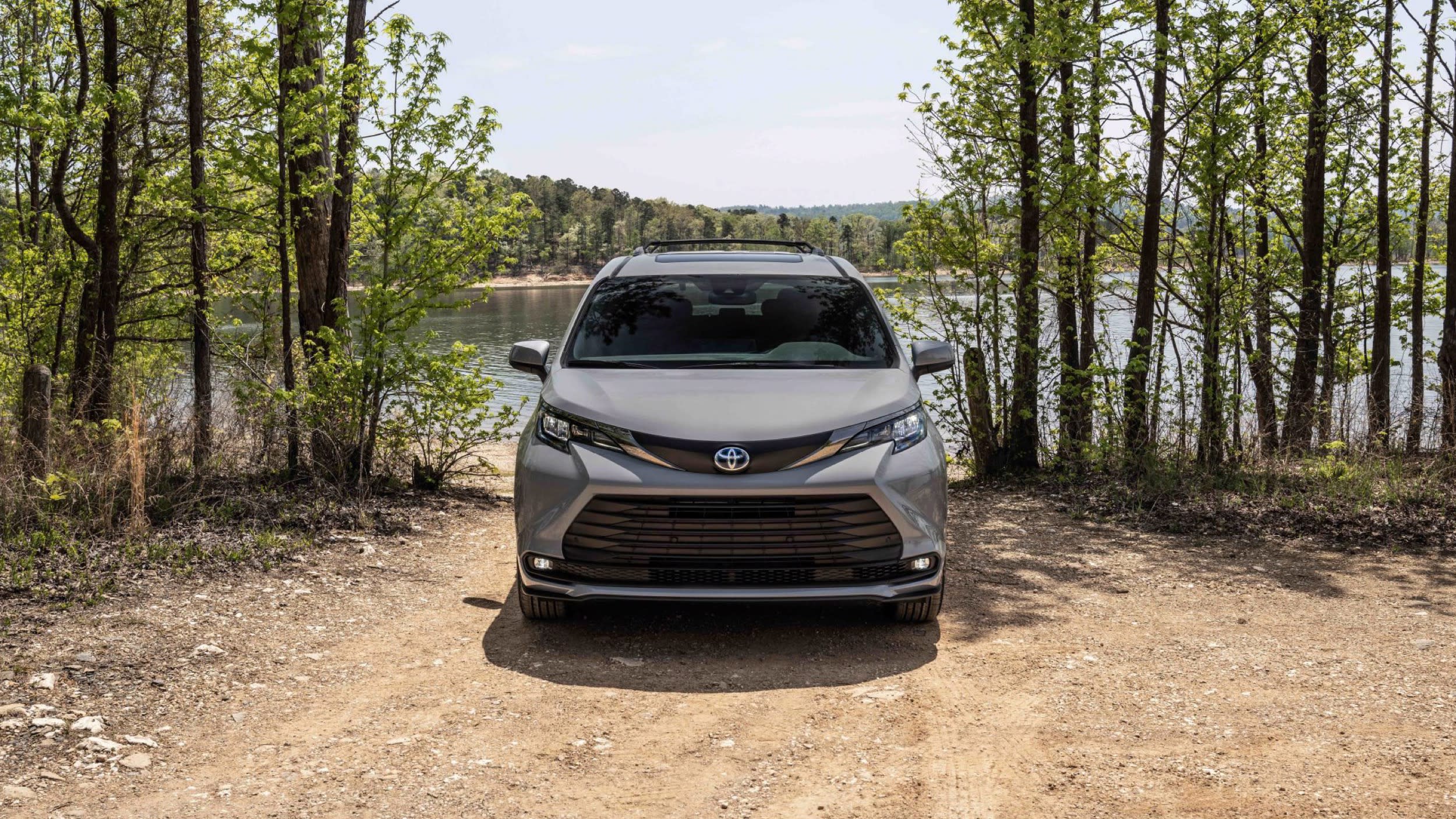 2024 Toyota Sienna Review: Still the high-mpg monster of minivans ...