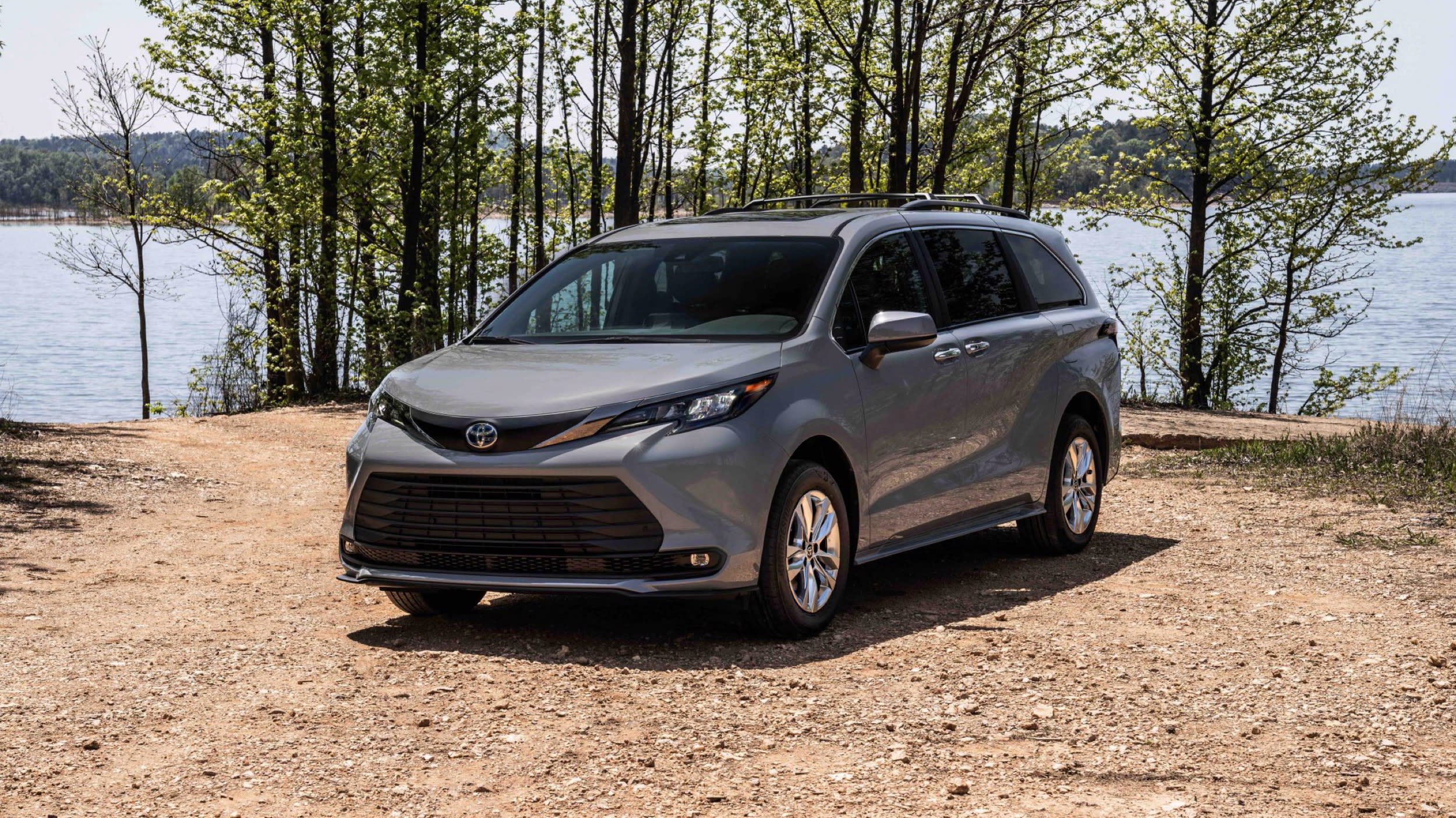 2024 Toyota Sienna Review: Still the high-mpg monster of minivans ...