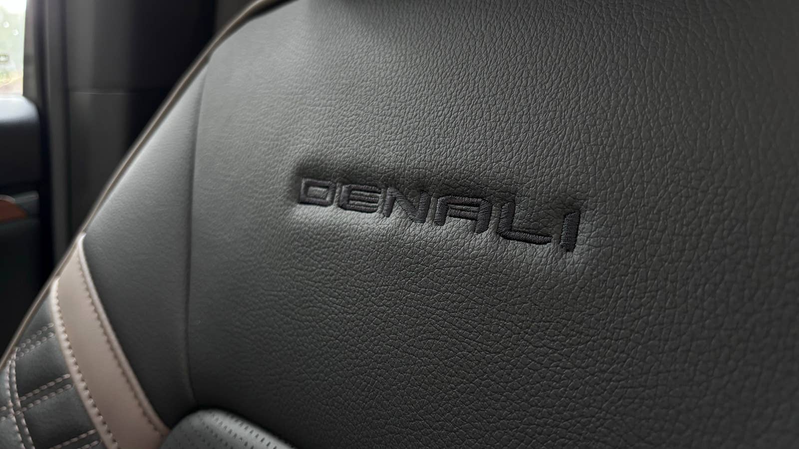 GMC Canyon Denali Interior Review: THE luxury midsize truck - Autoblog
