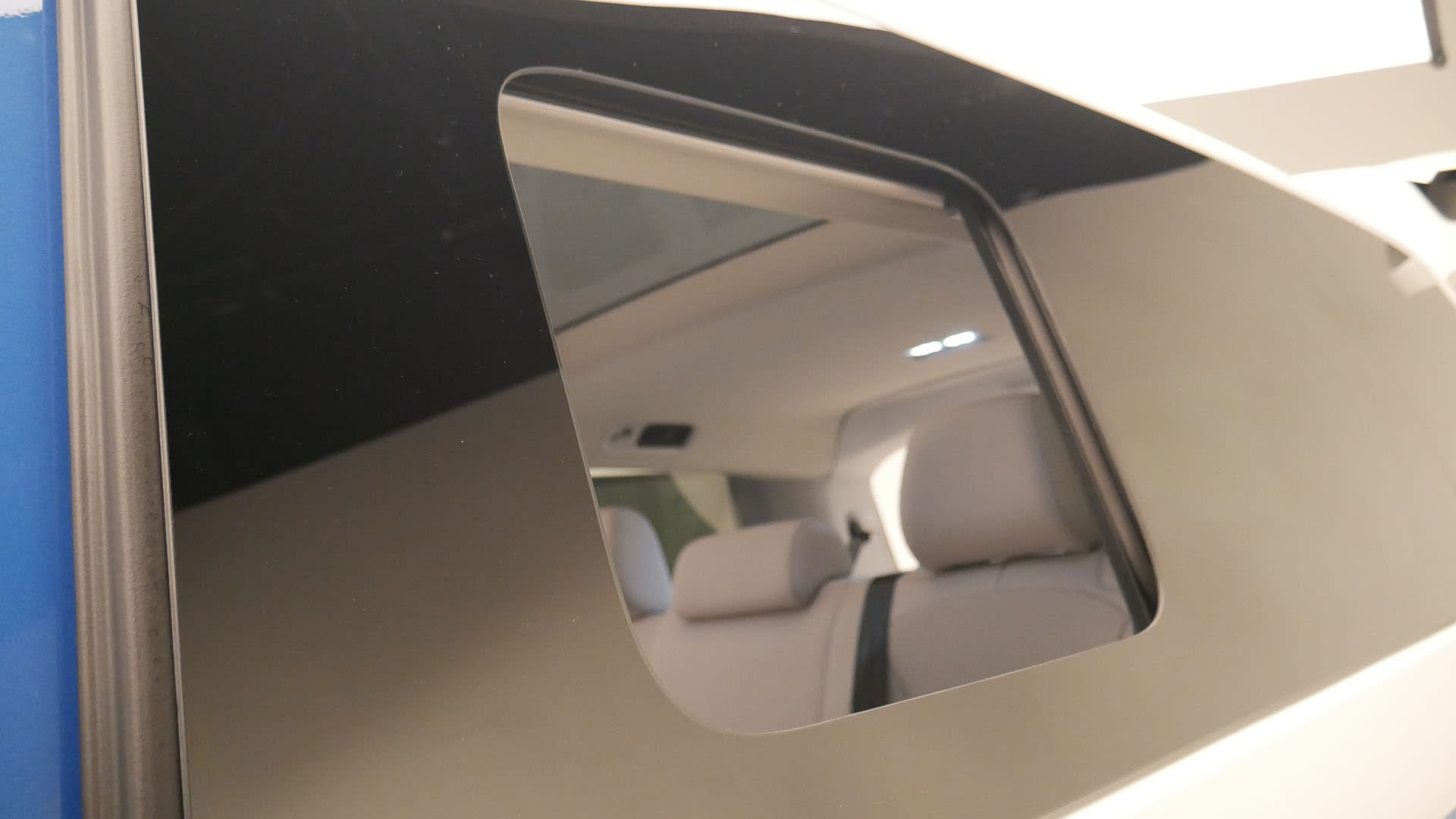What's the deal with the little side windows in the VW ID. Buzz? - Autoblog