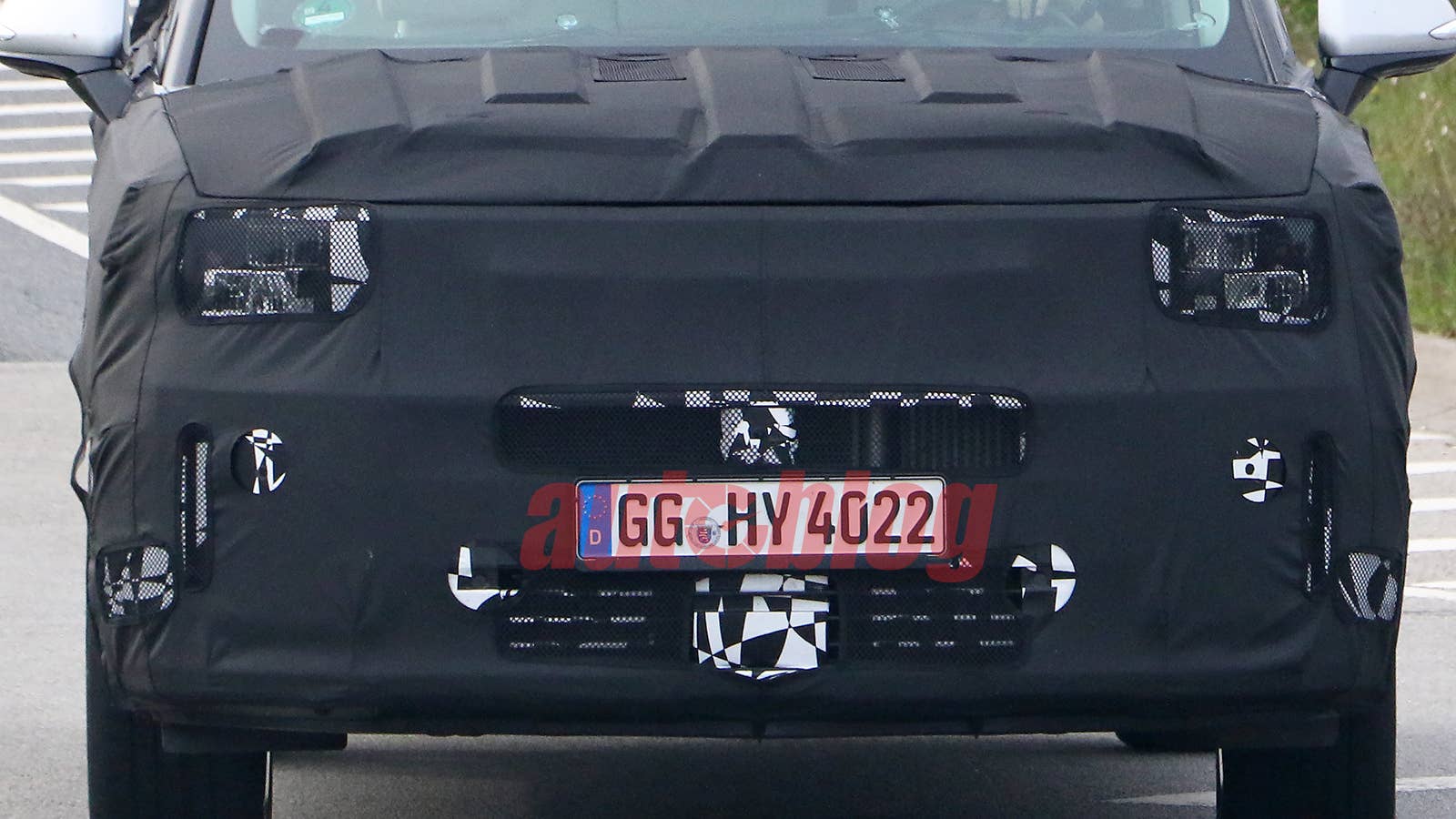 Hyundai Santa Fe spy photos show much boxier design - Autoblog