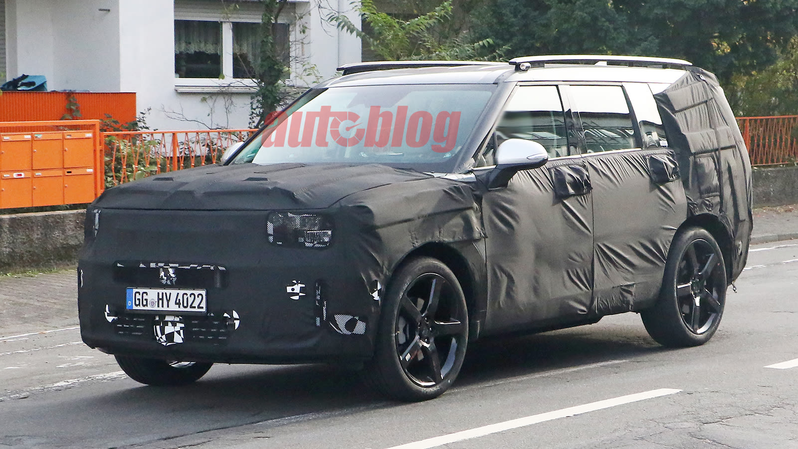 Hyundai Santa Fe spy photos show much boxier design - Autoblog