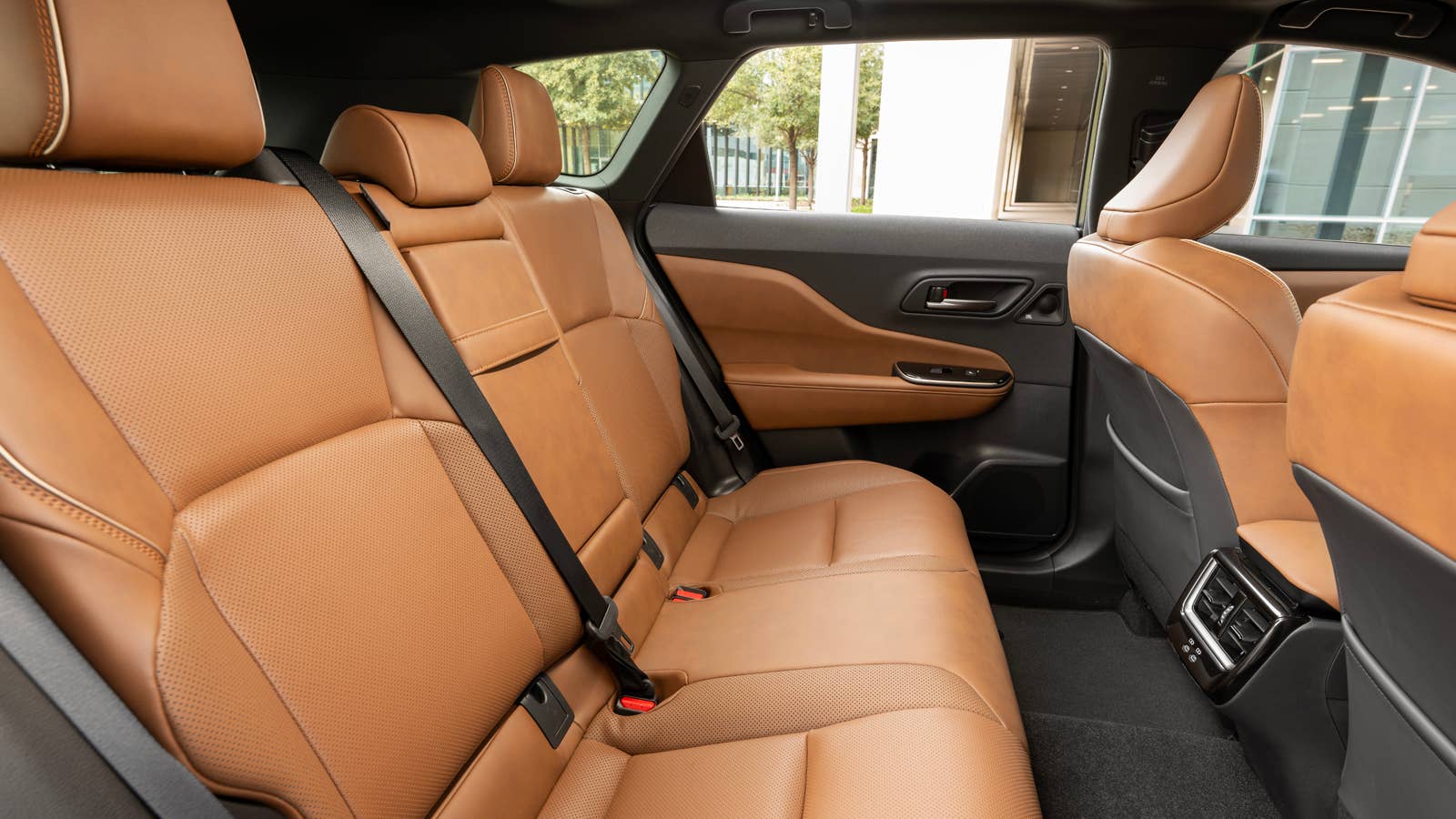 2025 Toyota Crown Signia First Drive: Venza replacement puts efficiency ...