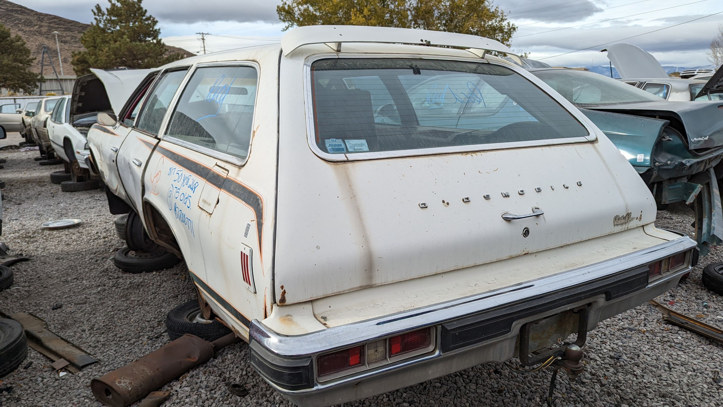 Junkyard Gem: 1975 Oldsmobile Cutlass Supreme Cruiser - Autoblog
