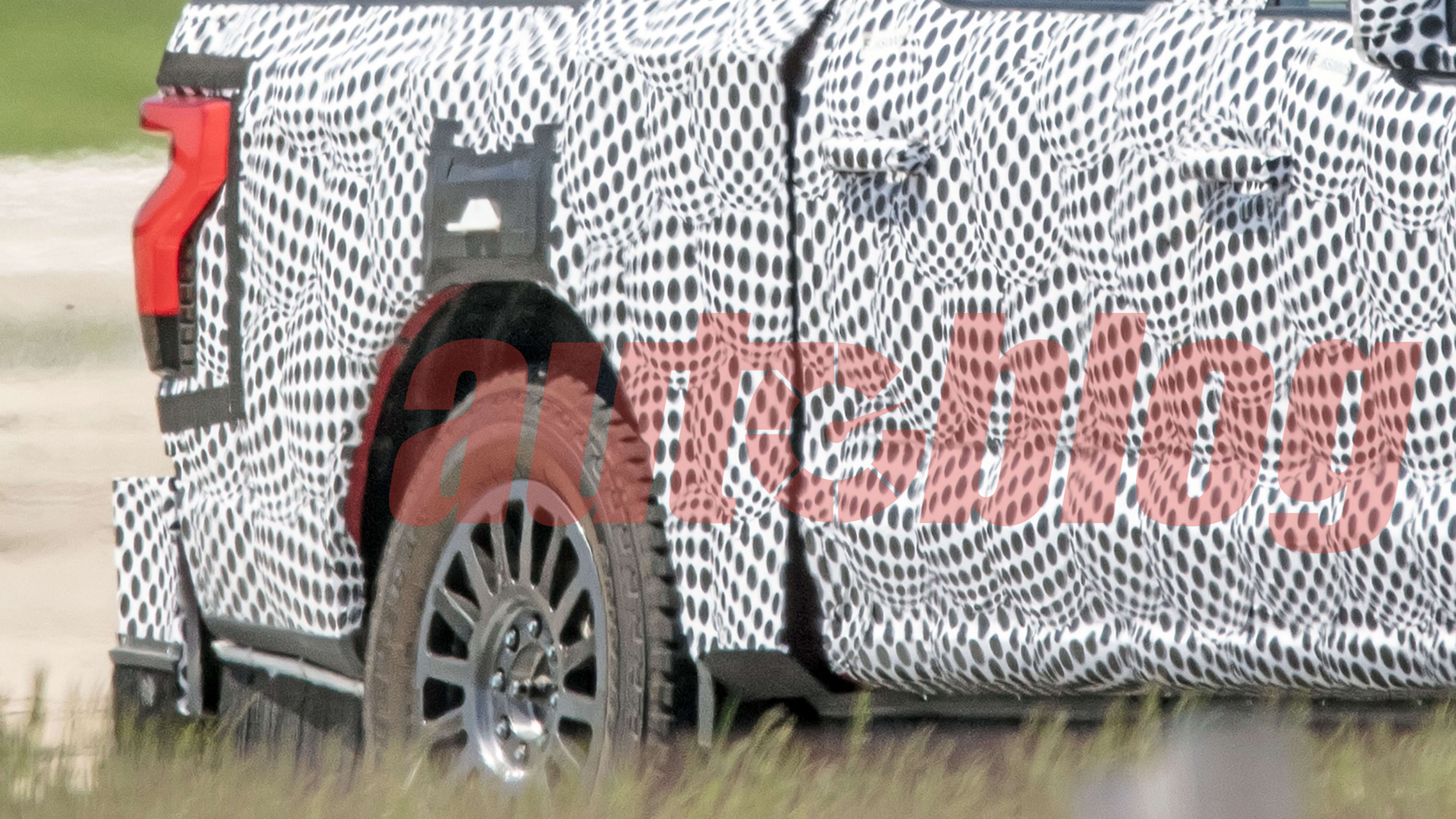 Spy photos: Ford testing heavier-duty F-150 Lightning EV with hub ...