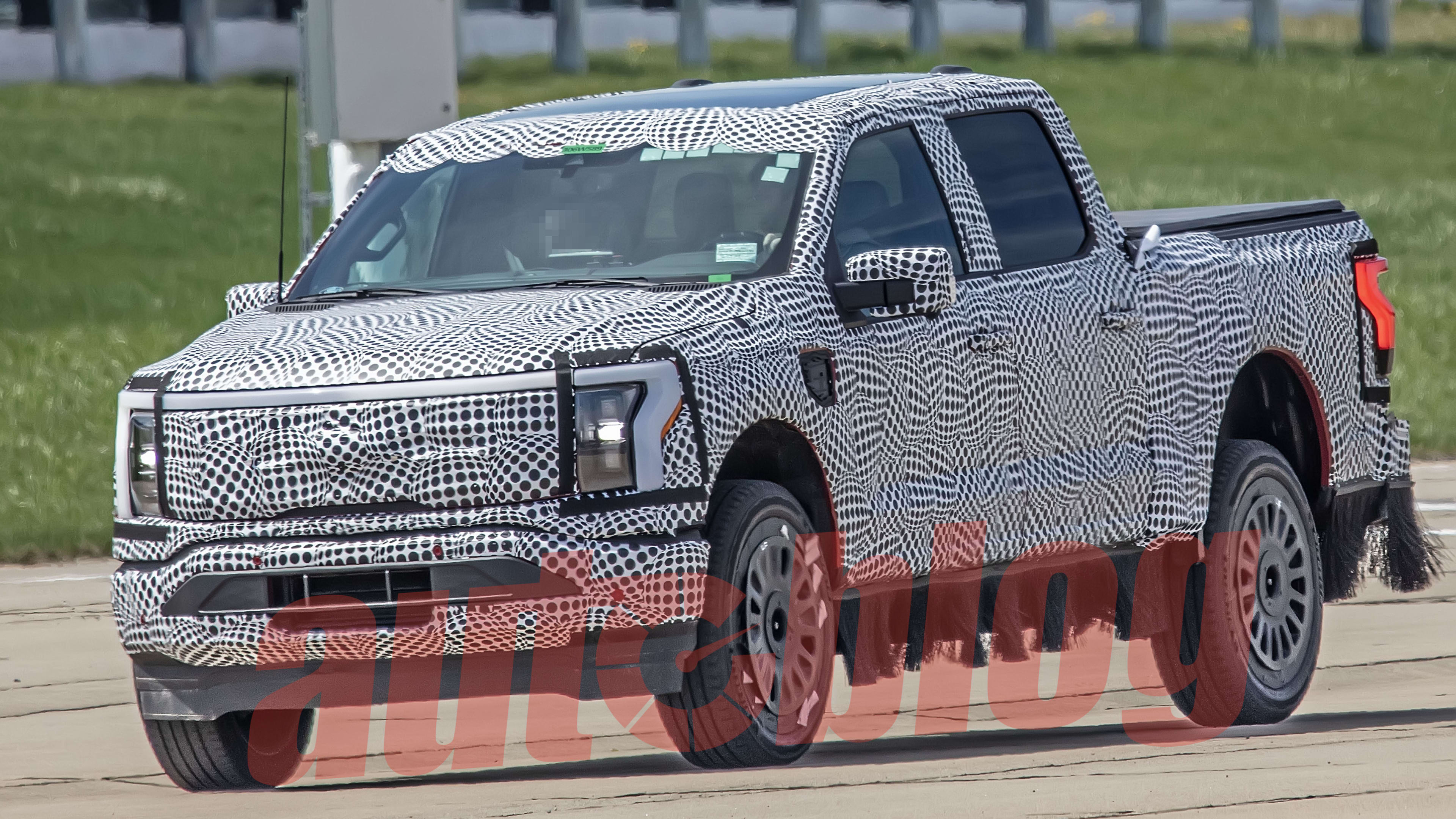 Spy photos: Ford testing heavier-duty F-150 Lightning EV with hub ...