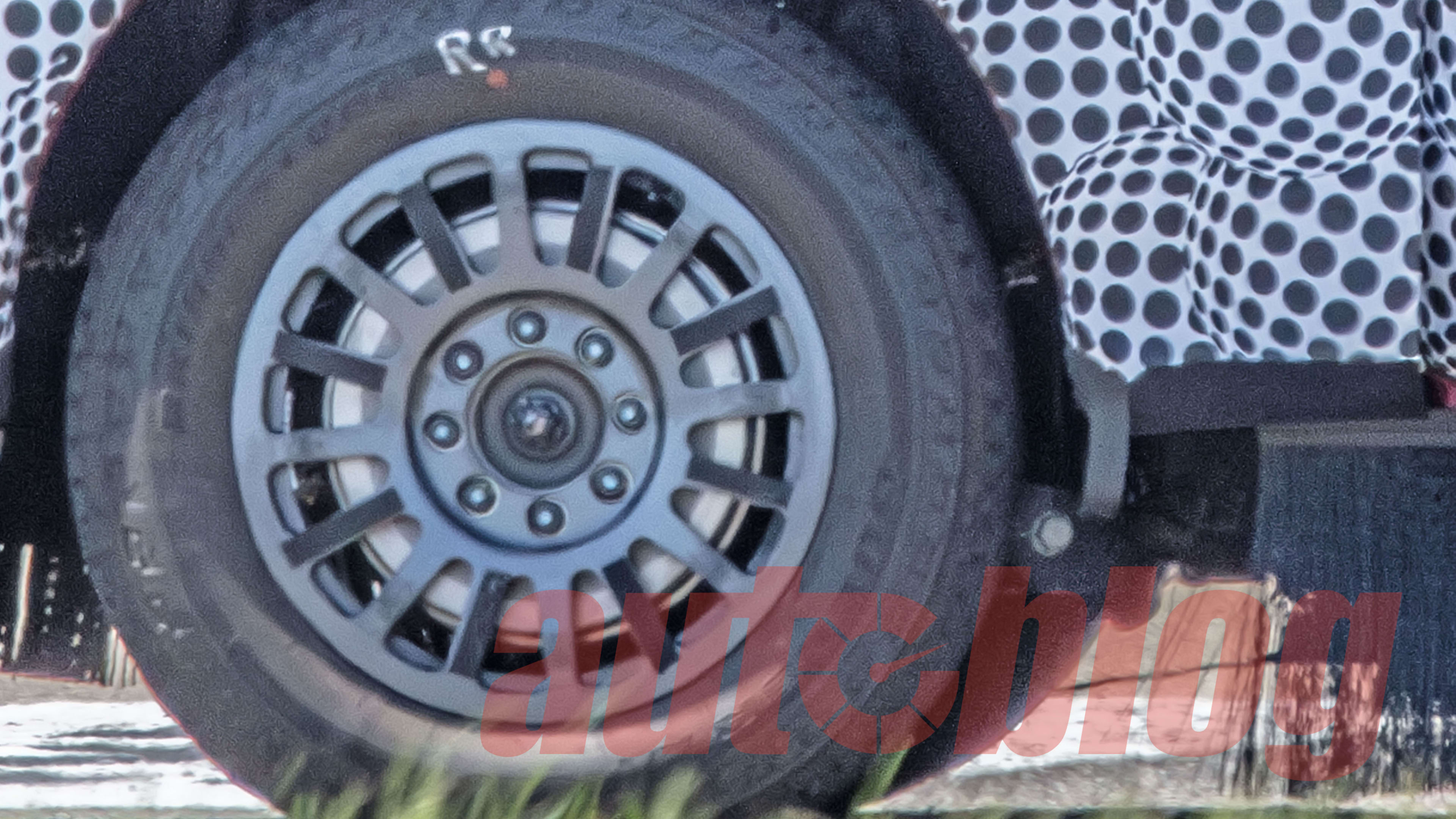 Spy photos: Ford testing heavier-duty F-150 Lightning EV with hub ...