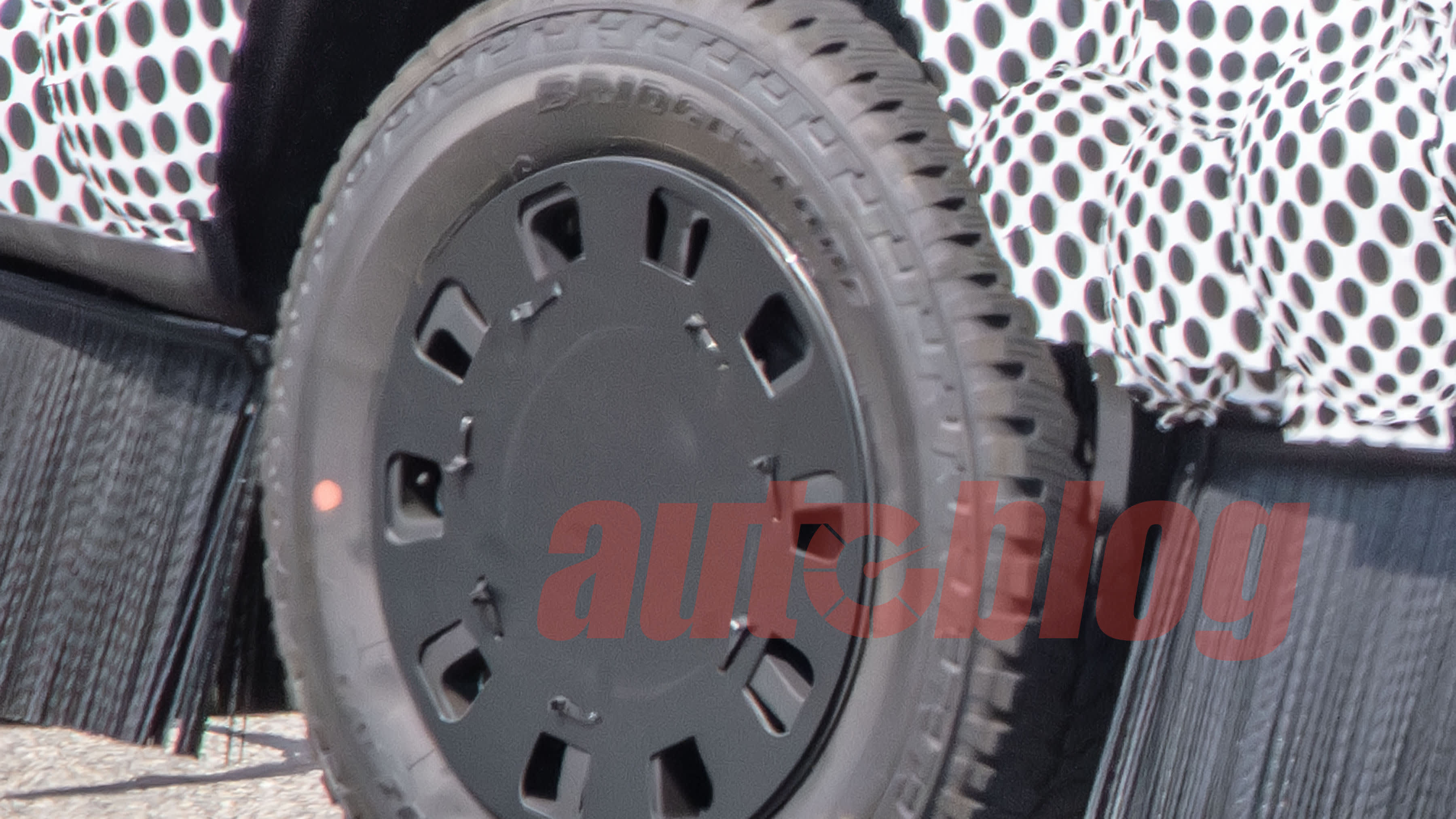 Spy photos: Ford testing heavier-duty F-150 Lightning EV with hub ...