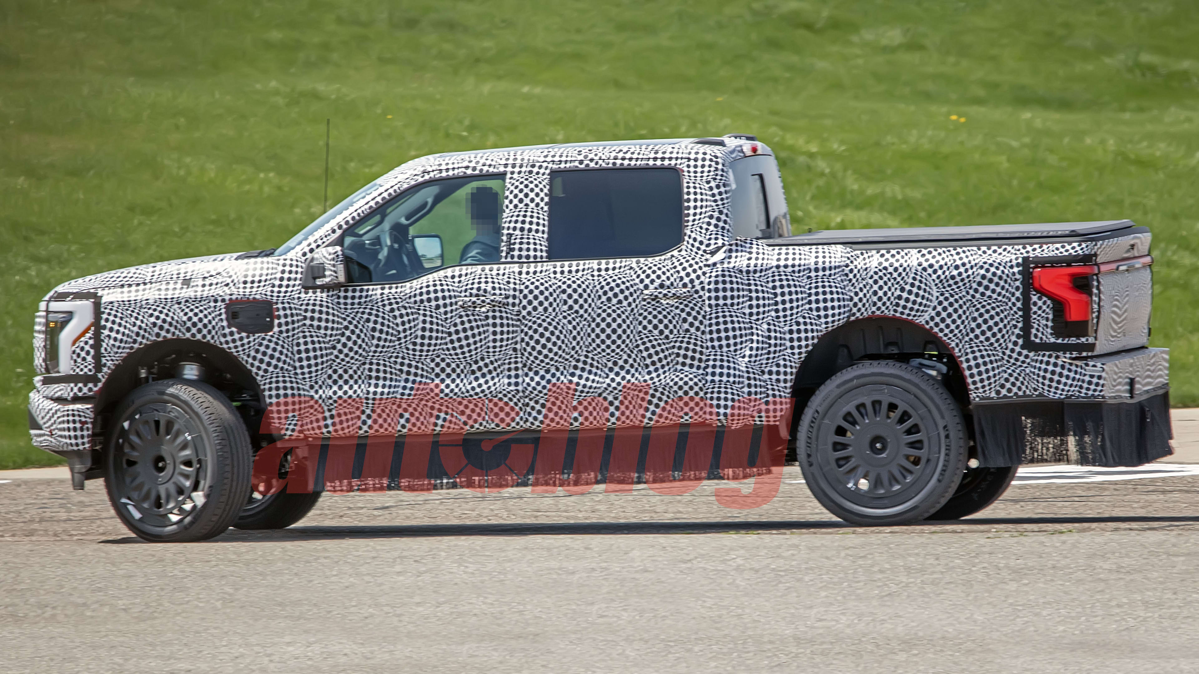 Spy photos: Ford testing heavier-duty F-150 Lightning EV with hub ...