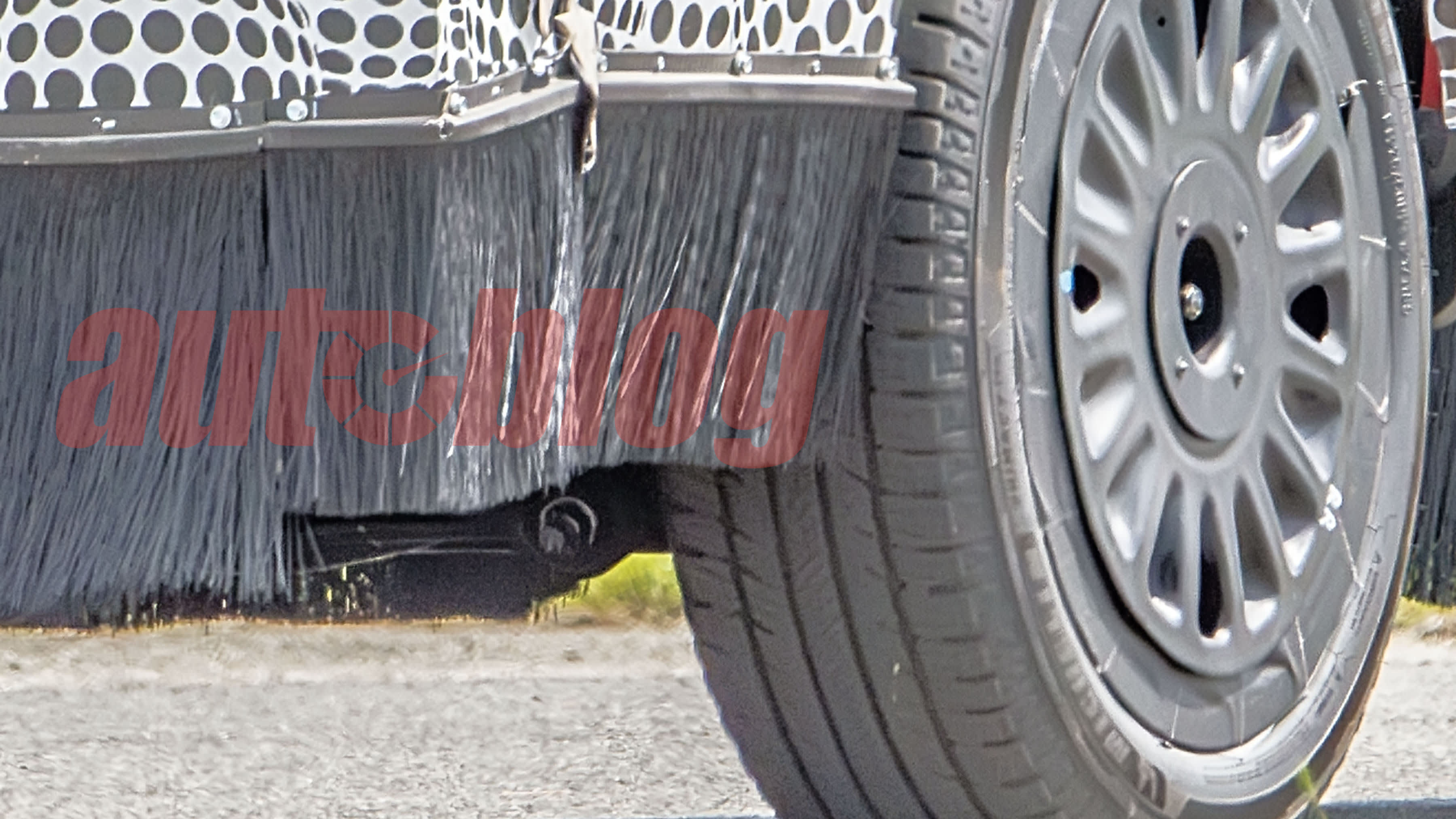Spy photos: Ford testing heavier-duty F-150 Lightning EV with hub ...
