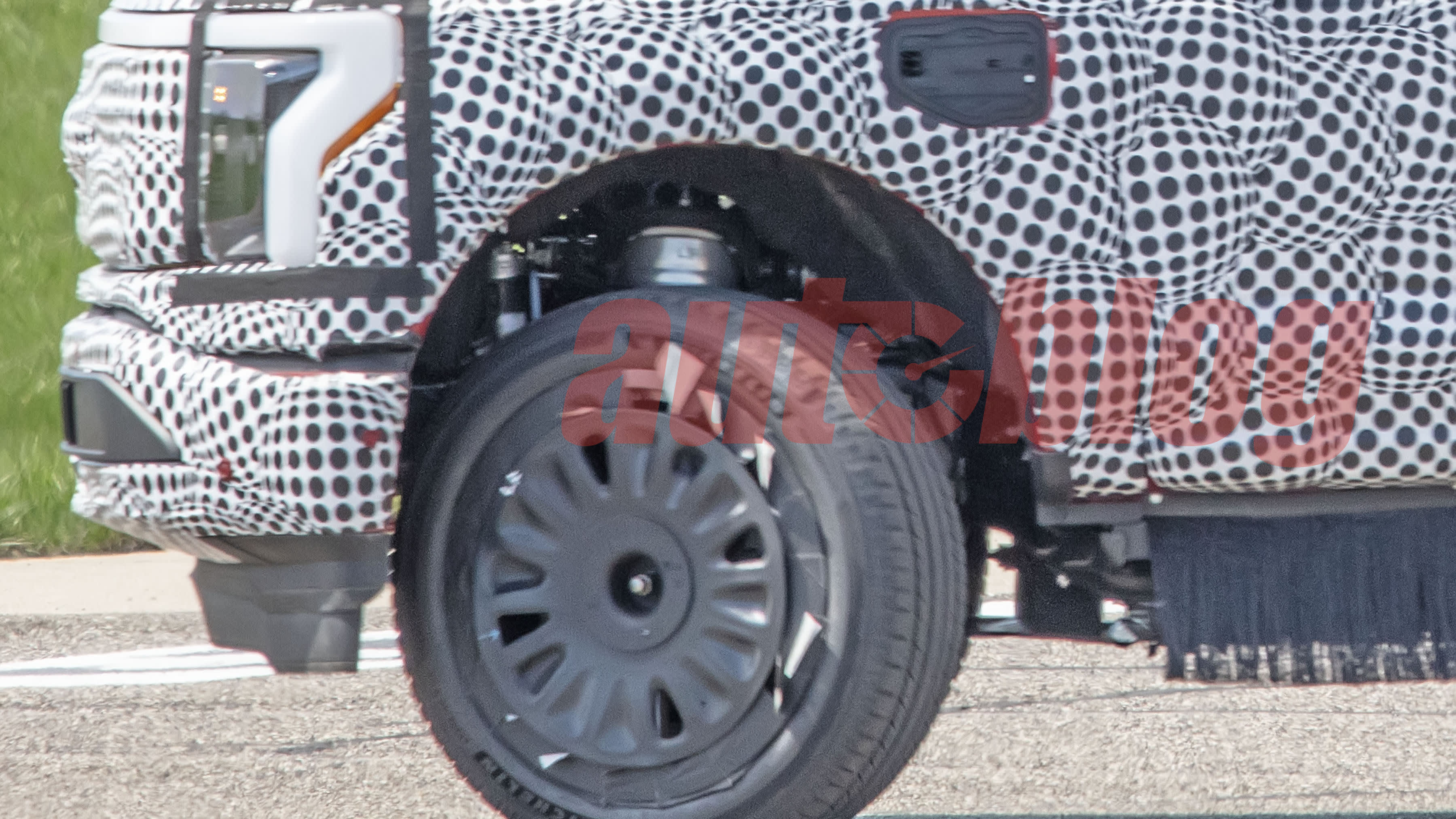 Spy photos: Ford testing heavier-duty F-150 Lightning EV with hub ...