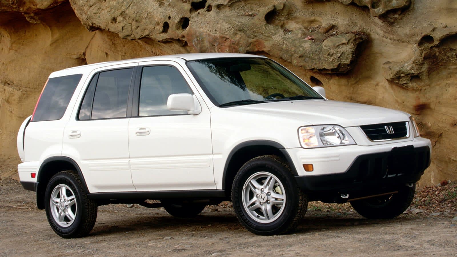 The history of the Honda CR-V: From picnic tables to hybrids - Autoblog