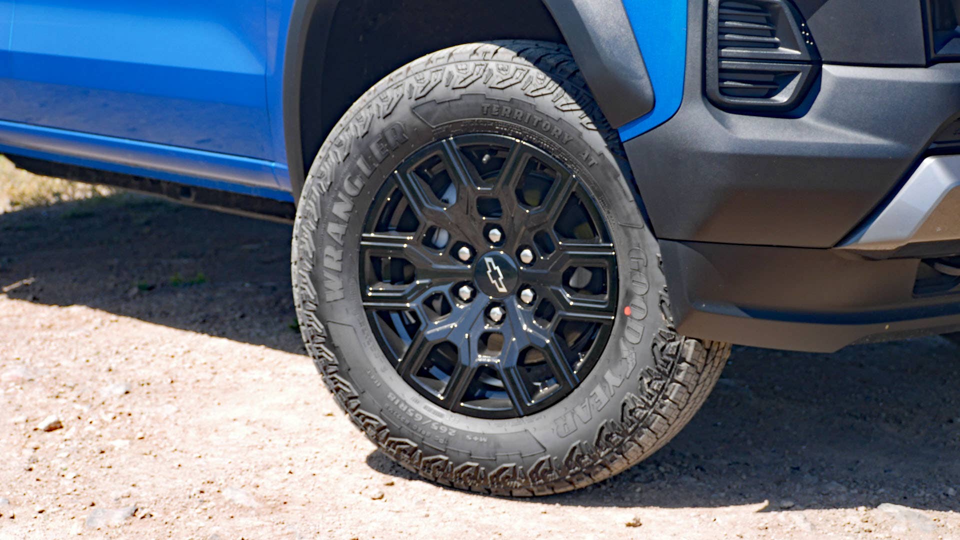 Ford Ranger vs Chevy Colorado: 2024 Comparison - Autoblog