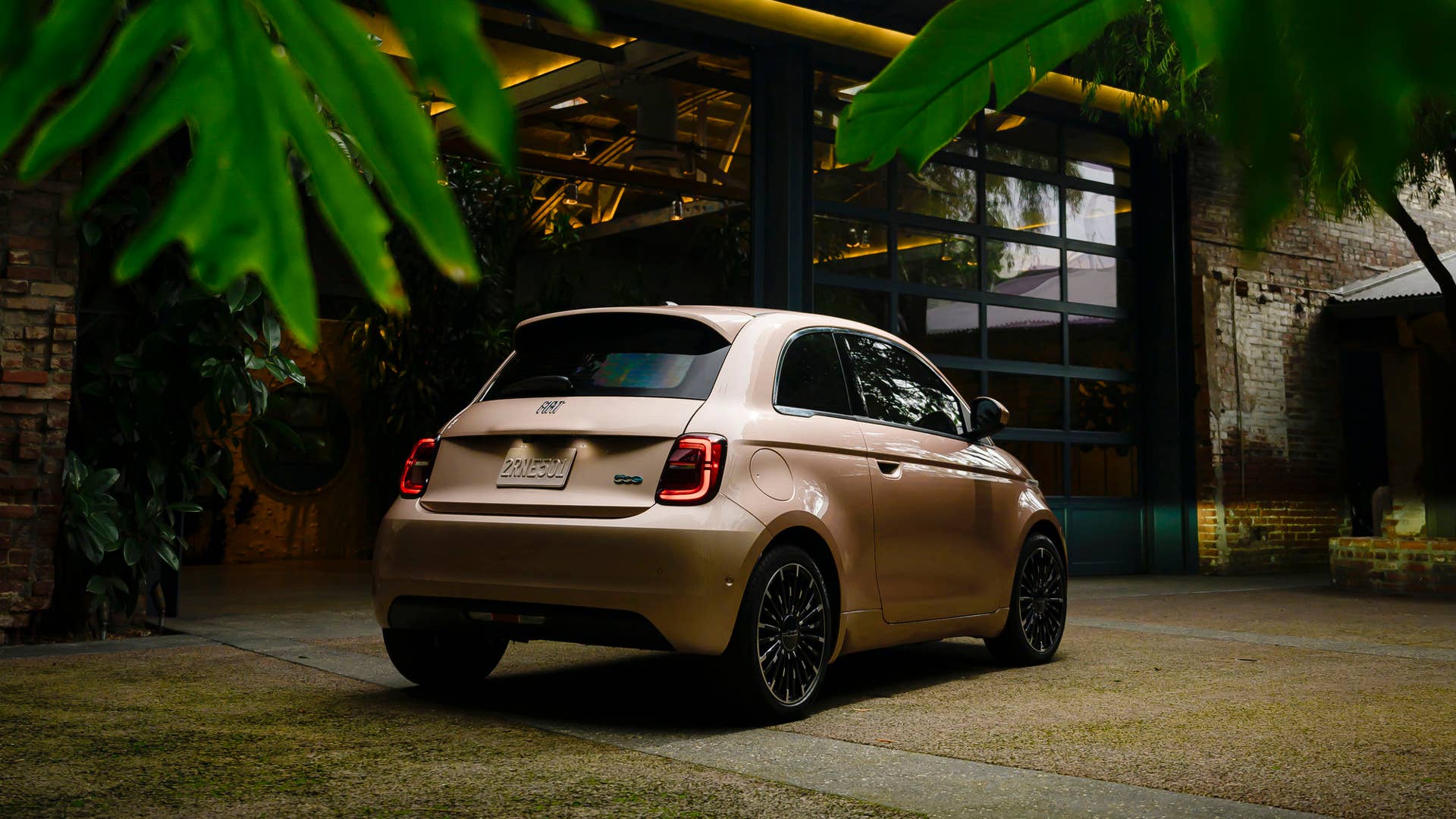 Stellantis could turn the Fiat 500e into a gasser in Europe - Autoblog