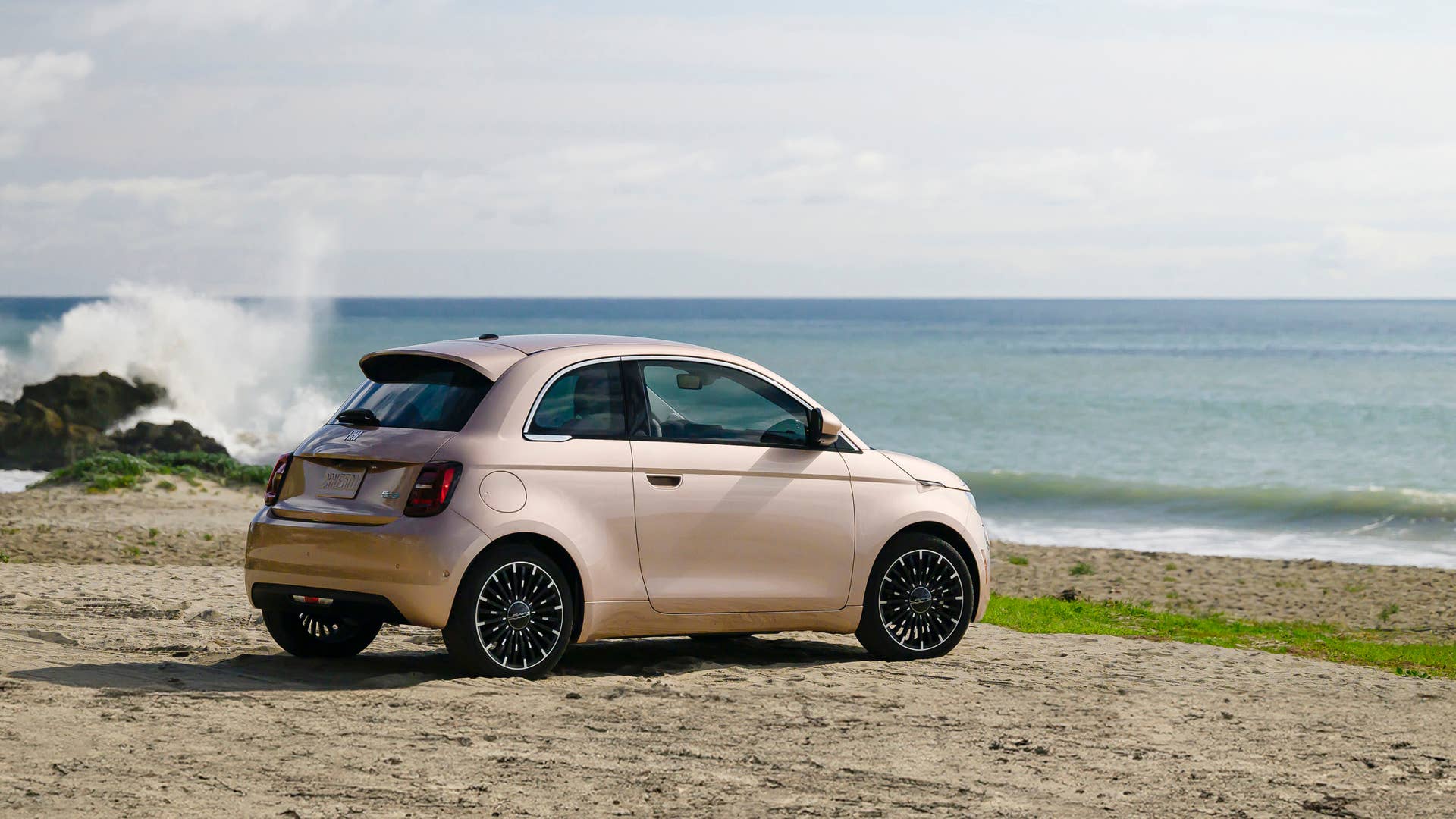 Stellantis could turn the Fiat 500e into a gasser in Europe - Autoblog