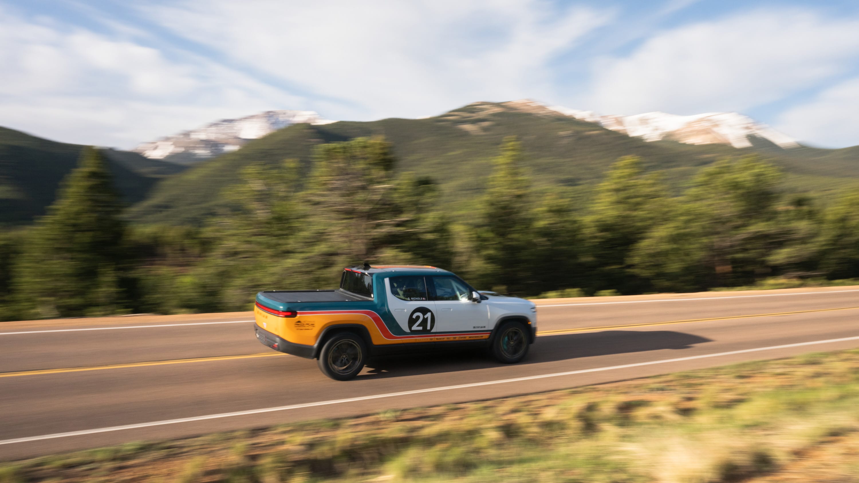 Rivian R1T Quad Max to tackle Pikes Peak with 1,025 horsepower - Autoblog