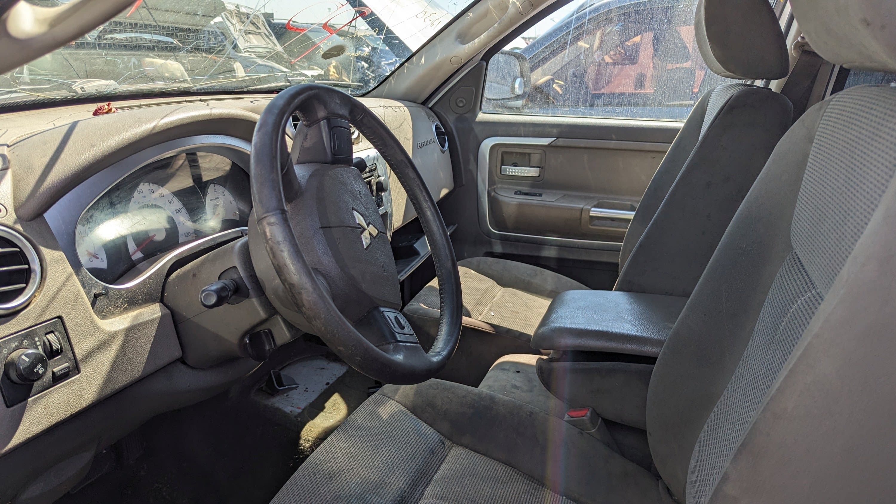Junkyard Gem: 2006 Mitsubishi Raider DuroCross 4WD - Autoblog