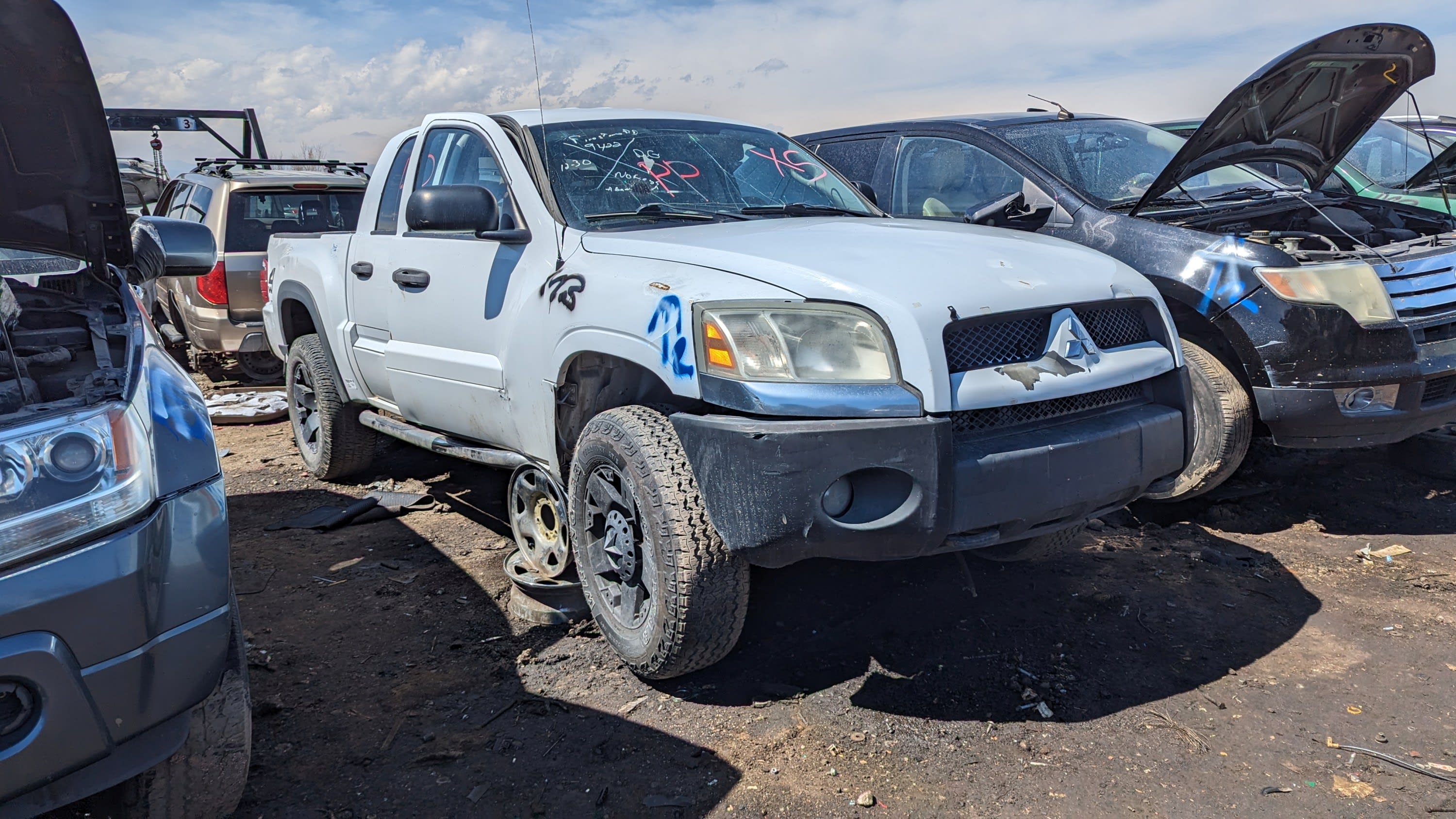 Junkyard Gem: 2006 Mitsubishi Raider DuroCross 4WD - Autoblog