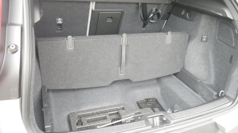 Volvo XC40 Recharge Luggage Test: How much fits in the cargo area ...