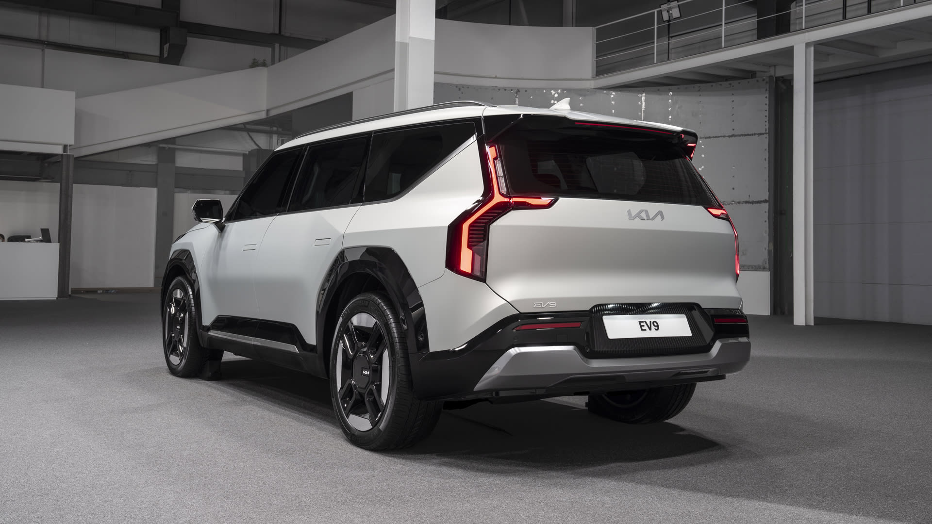 2024 Kia EV9 range can go from 230 to 304 miles depending on trim ...