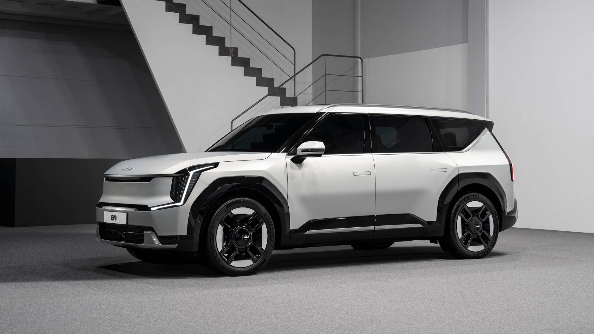2024 Kia EV9 range can go from 230 to 304 miles depending on trim ...