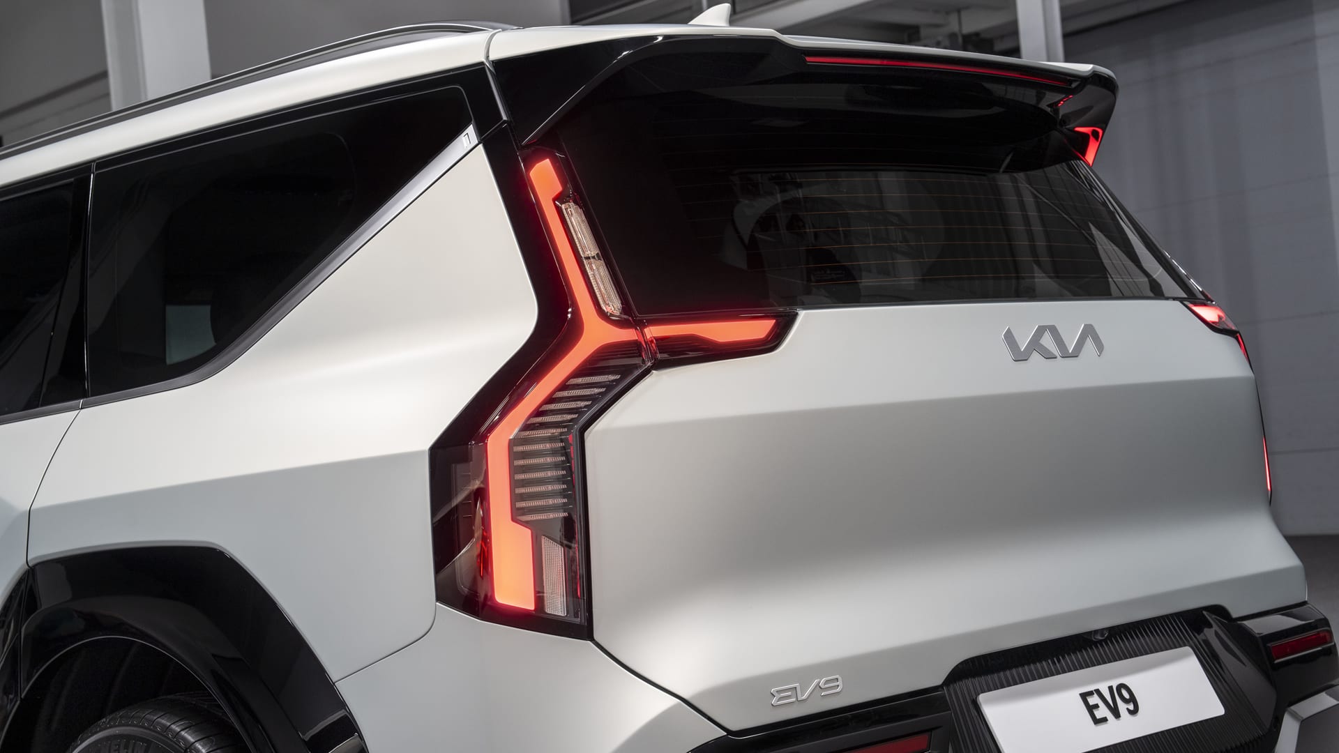 2024 Kia EV9 range can go from 230 to 304 miles depending on trim ...