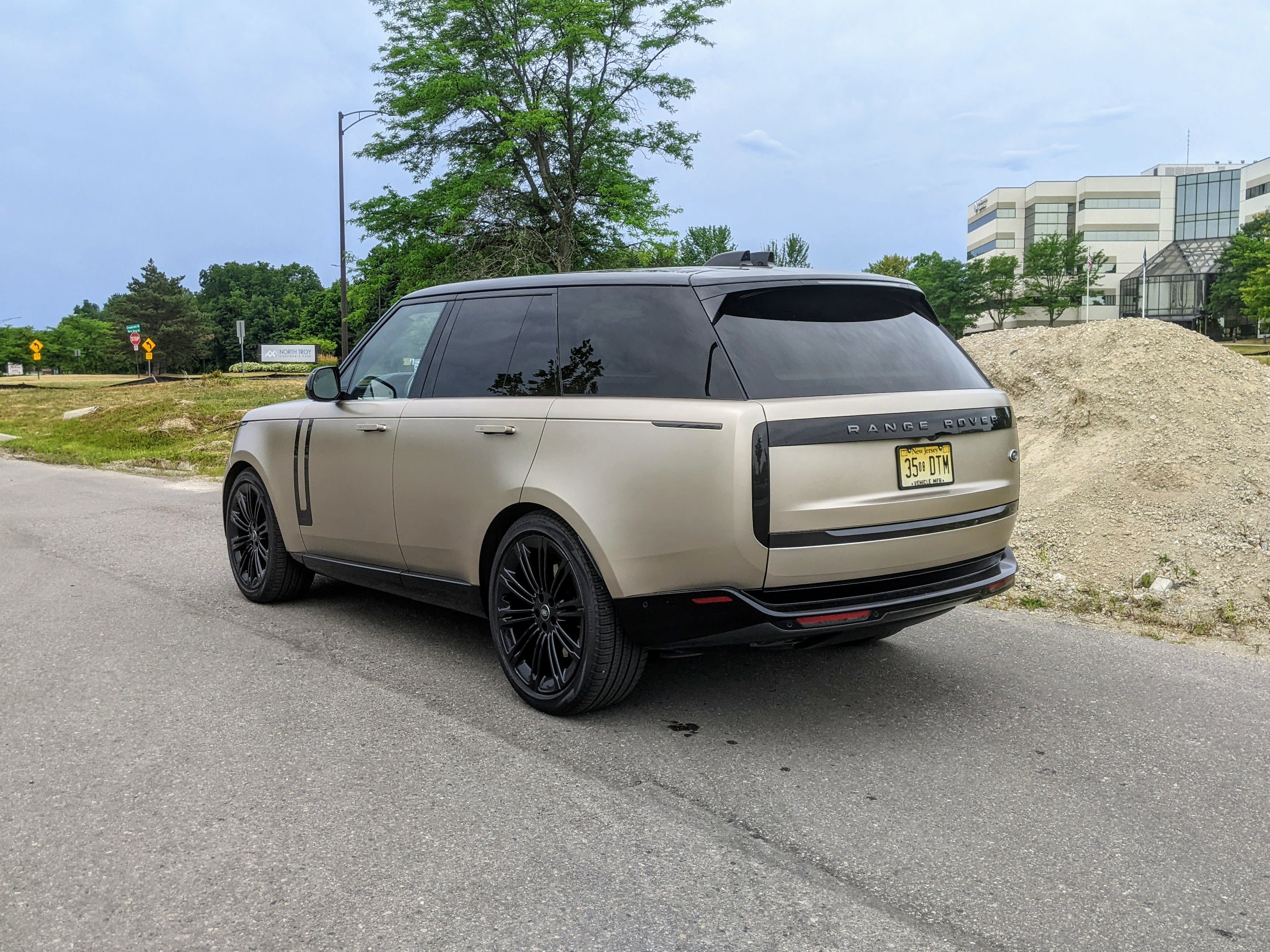 2022 Range Rover First Drive Review: Champagne supernova in the drive ...