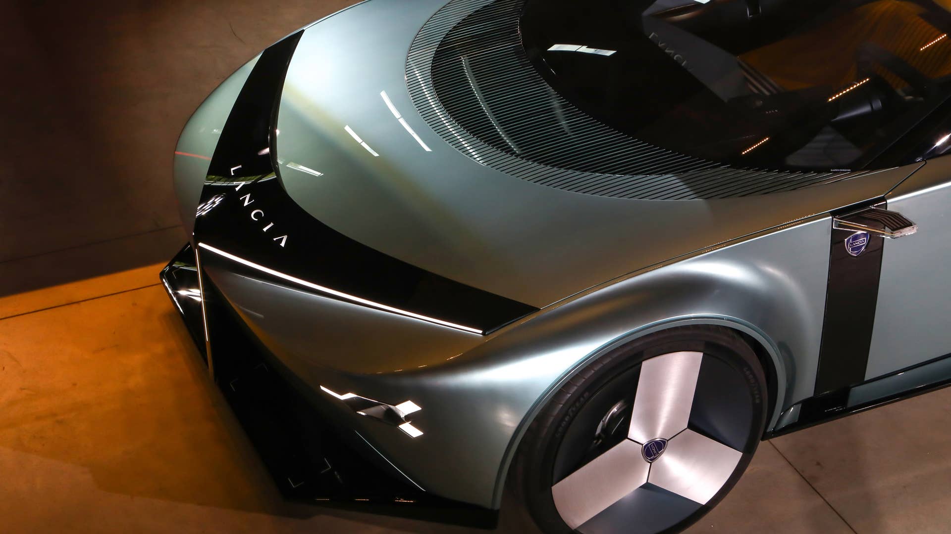 Lancia Pu+Ra HPE concept combines the next 10 years of design and tech ...