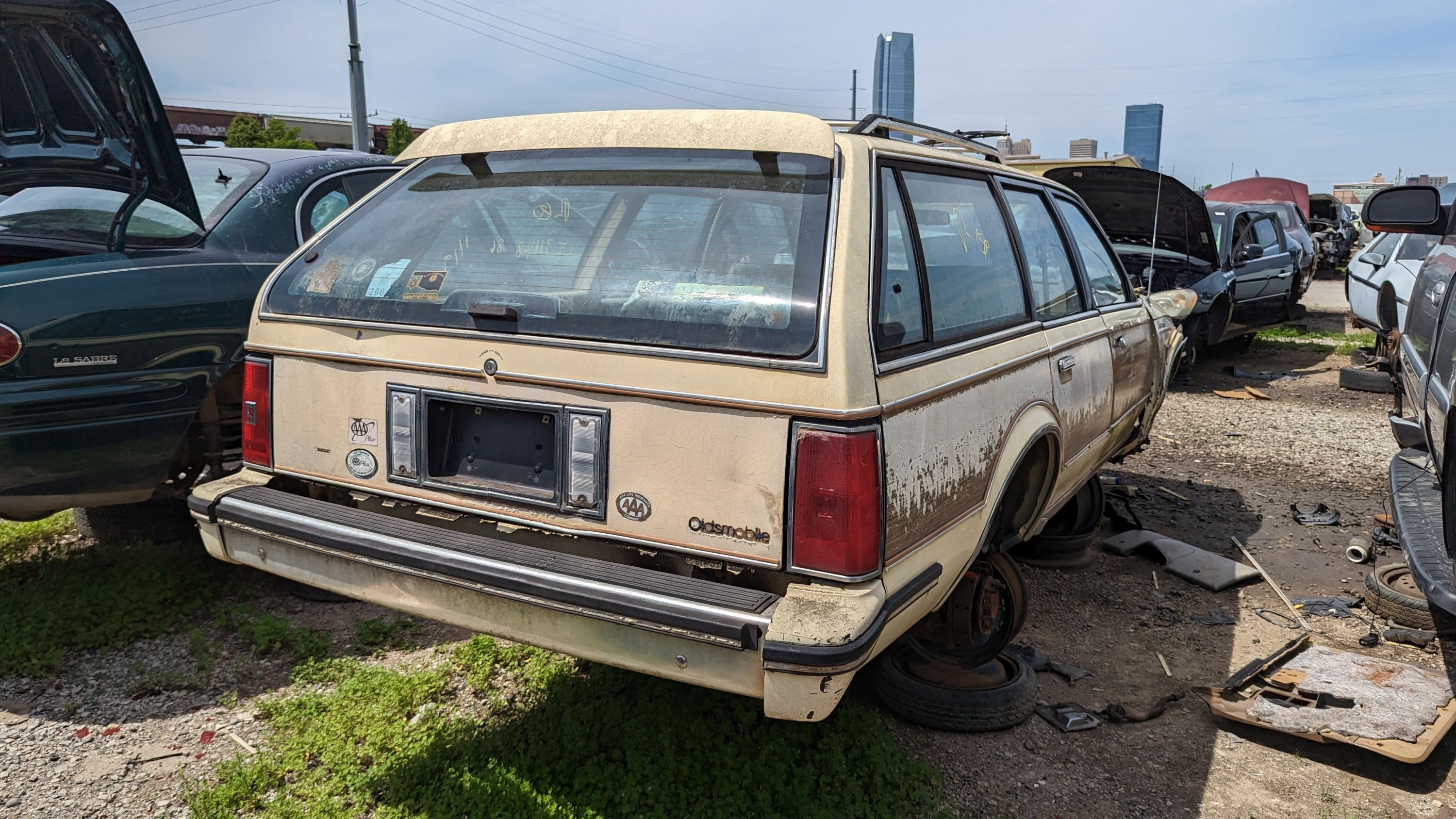 Junkyard Gem: 1986 Oldsmobile Cutlass Cruiser - Autoblog