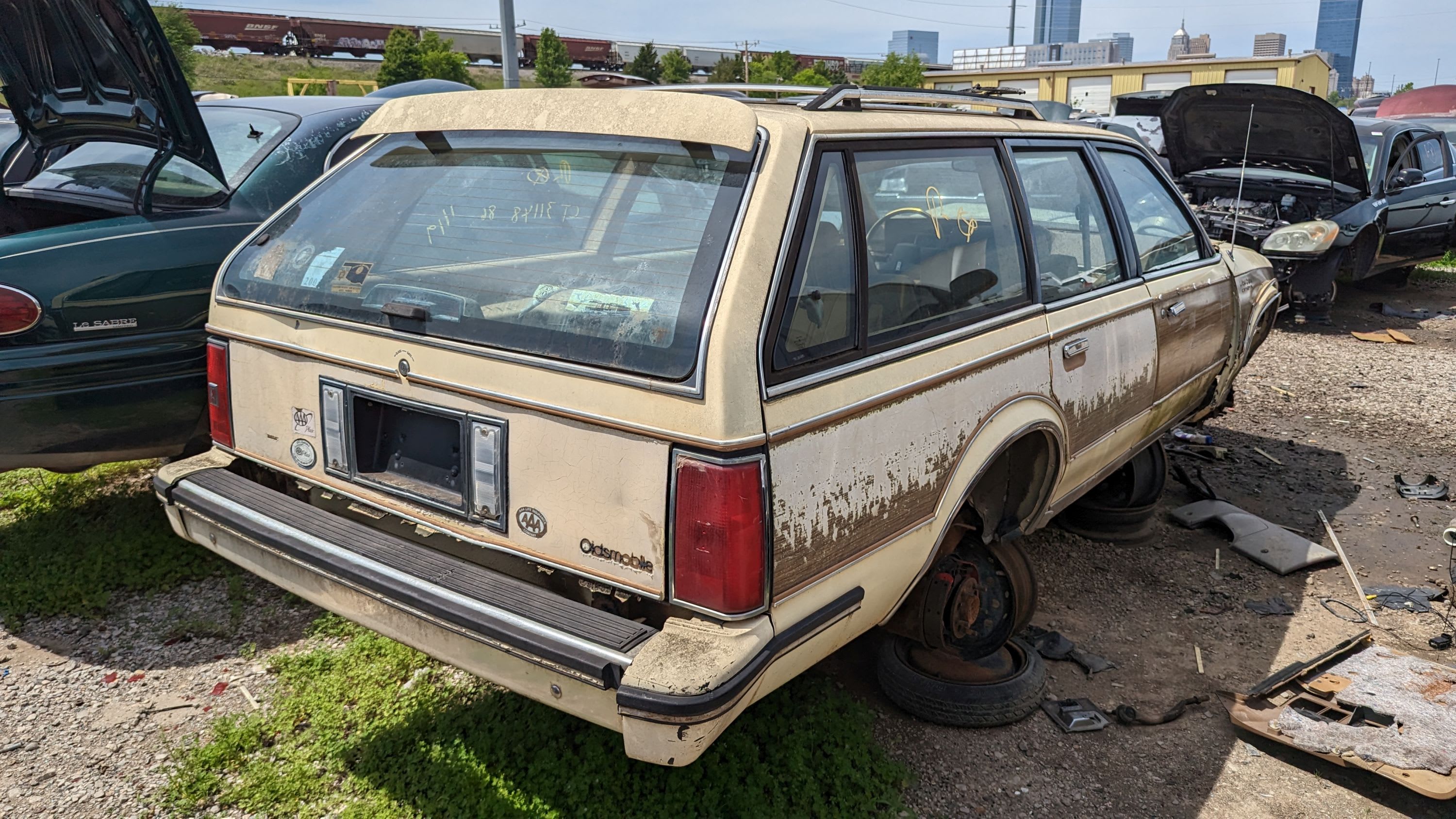 Junkyard Gem: 1986 Oldsmobile Cutlass Cruiser - Autoblog