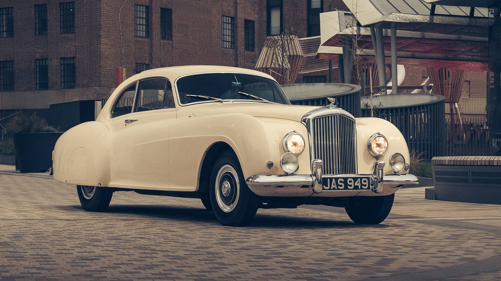 Bentley builds a Continental GT as tribute to the car that inspired the ...