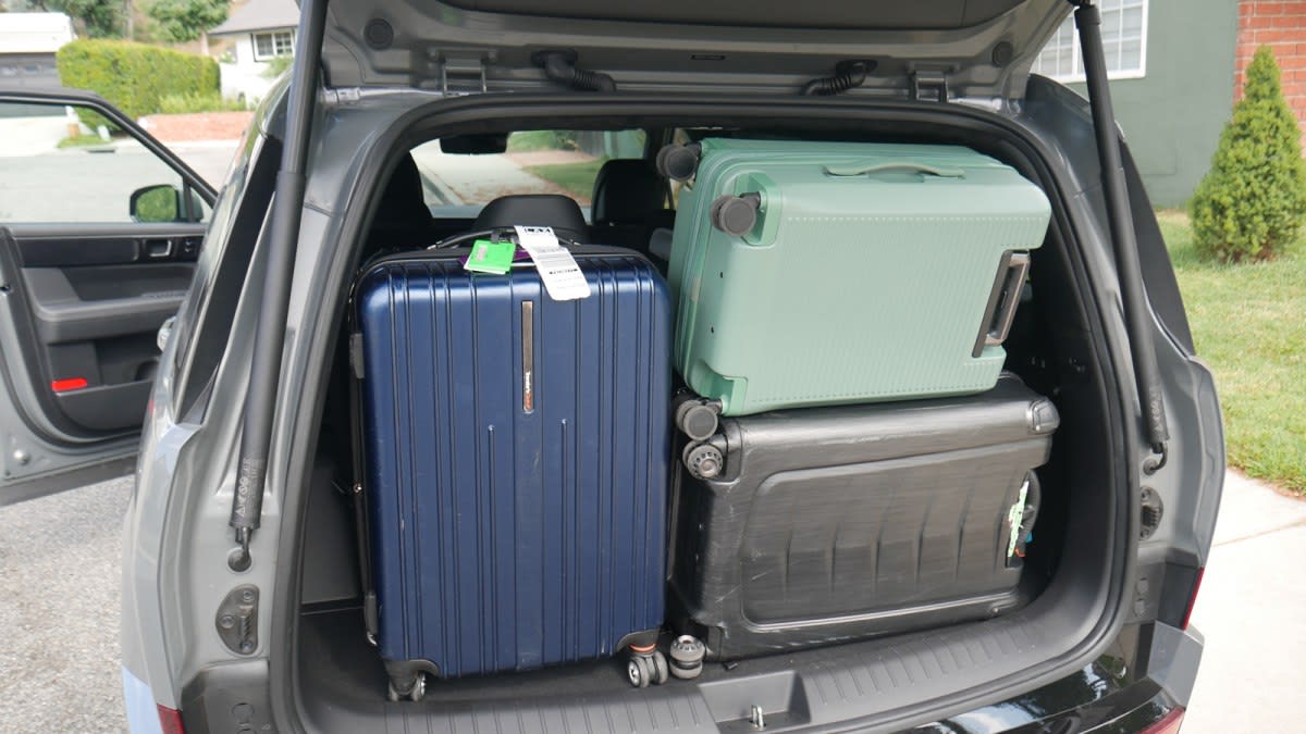 Hyundai Santa Fe Luggage Test: How much fits behind the third row ...
