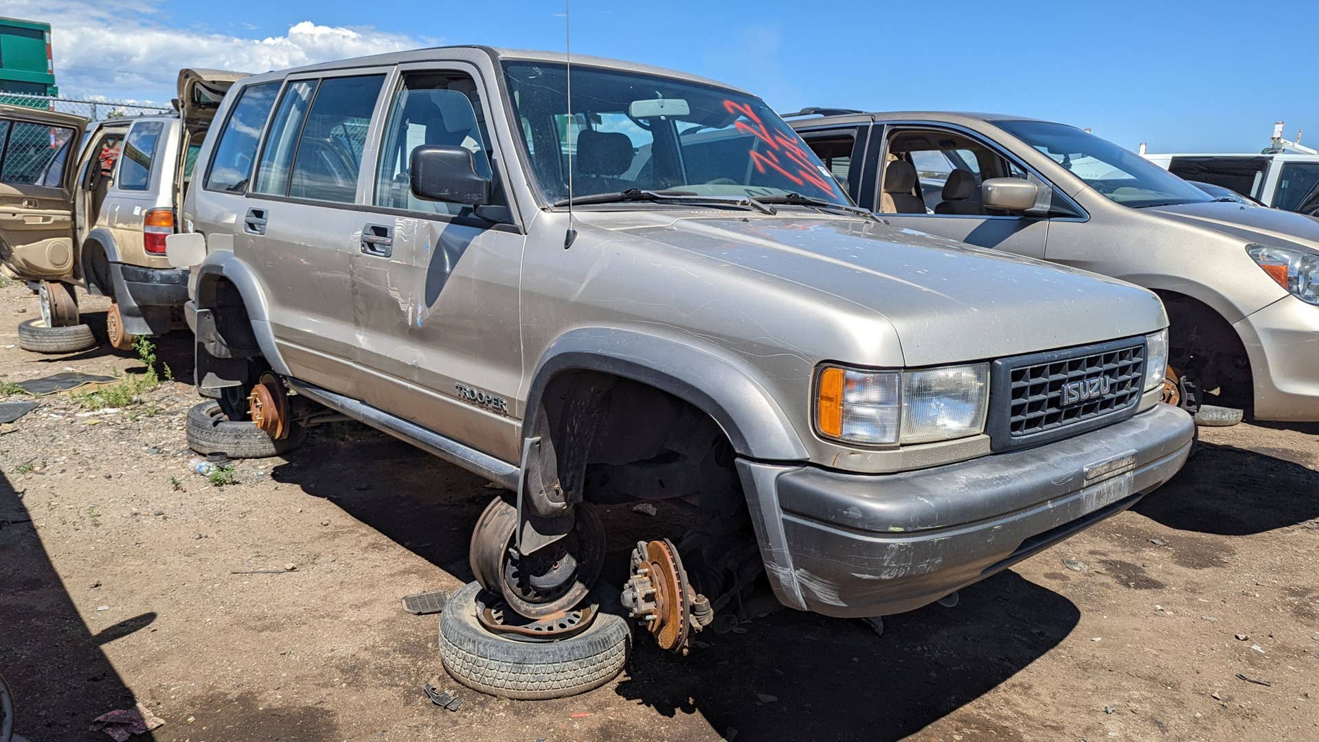 Junkyard Gem: 1996 Isuzu Trooper - Autoblog