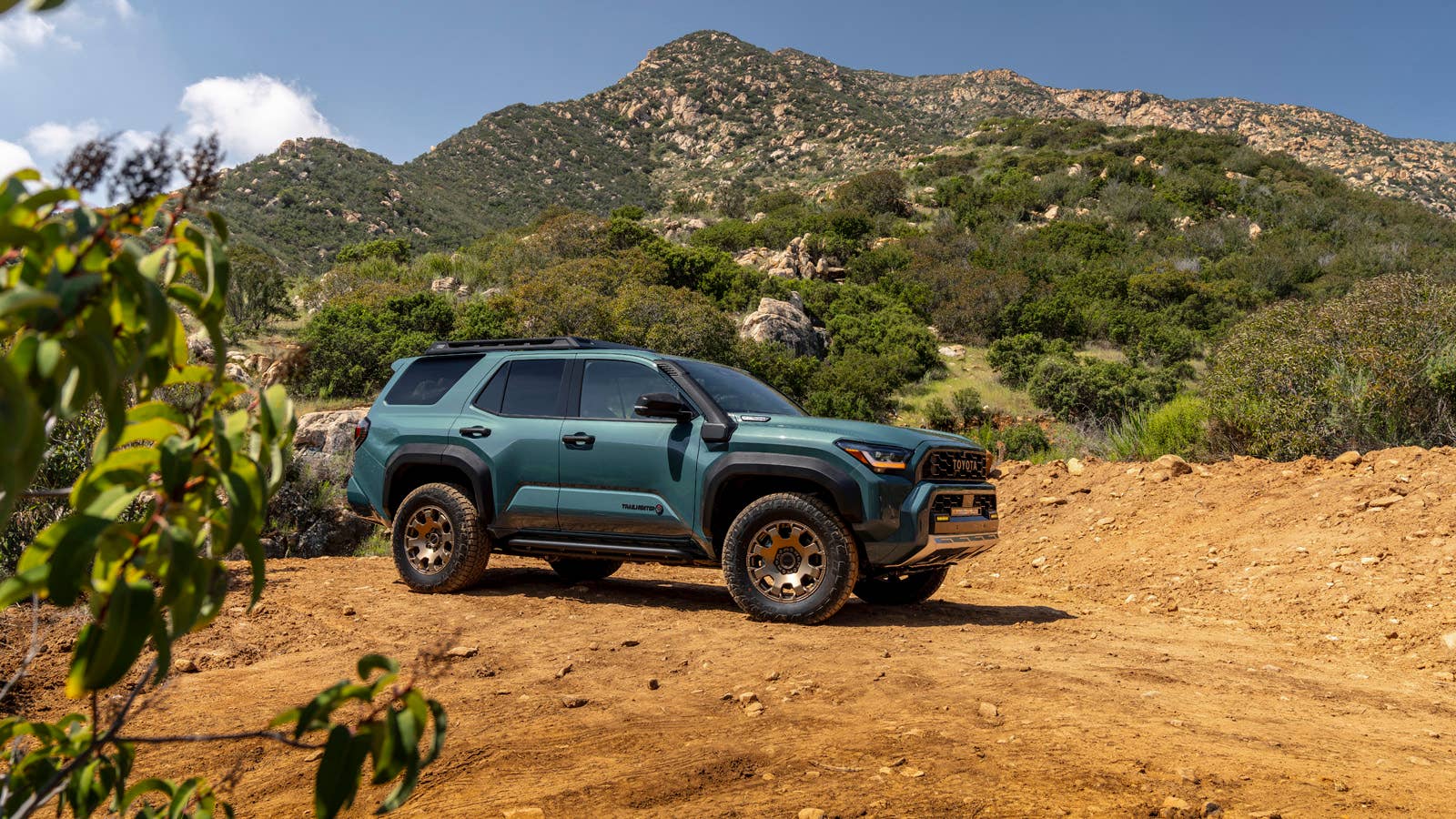 2025 Toyota 4Runner (finally!) revealed, and the new Trailhunter is ...