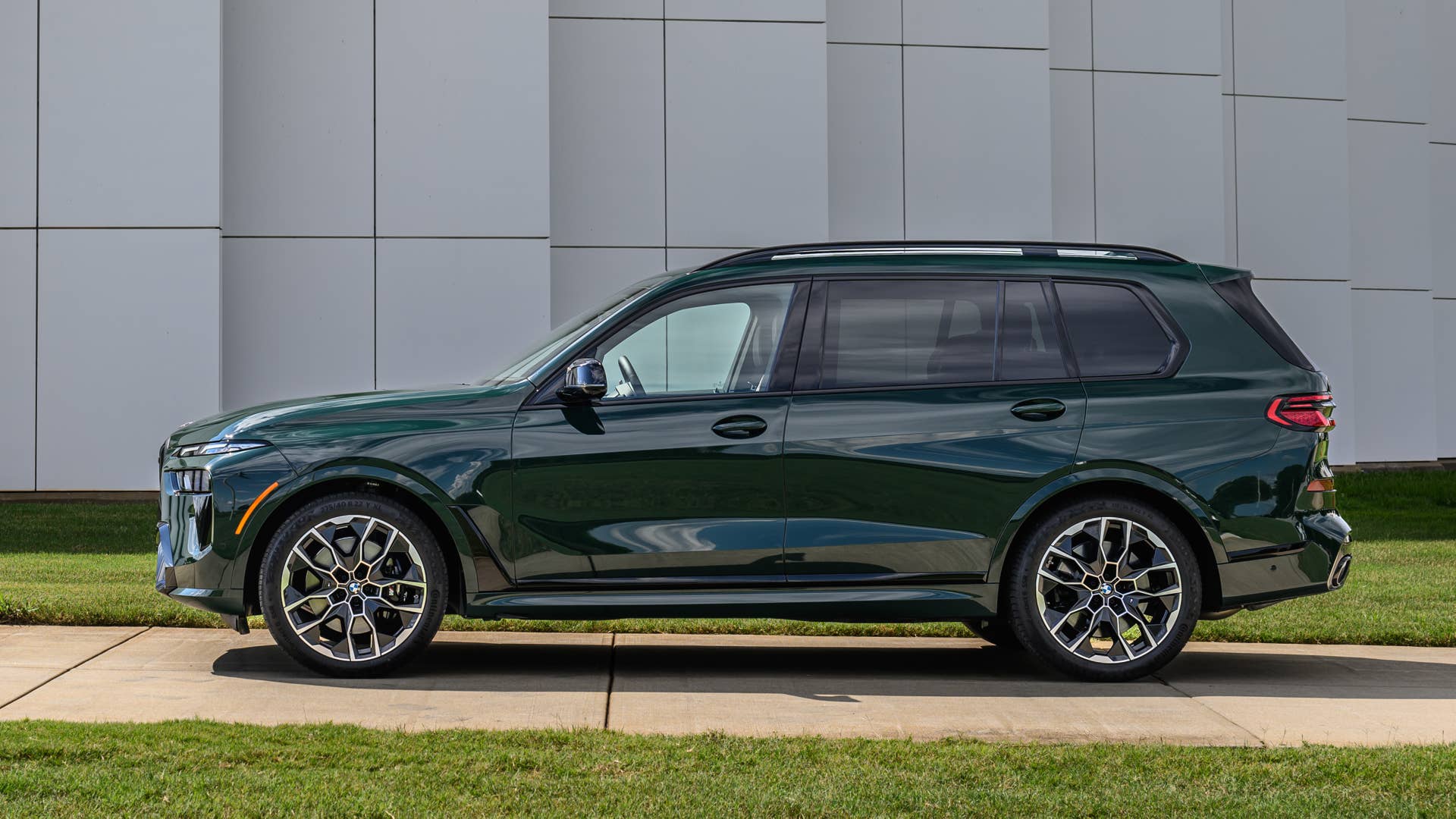 2024 BMW X7 Review: A bulletproof offering among three-row luxury SUVs ...
