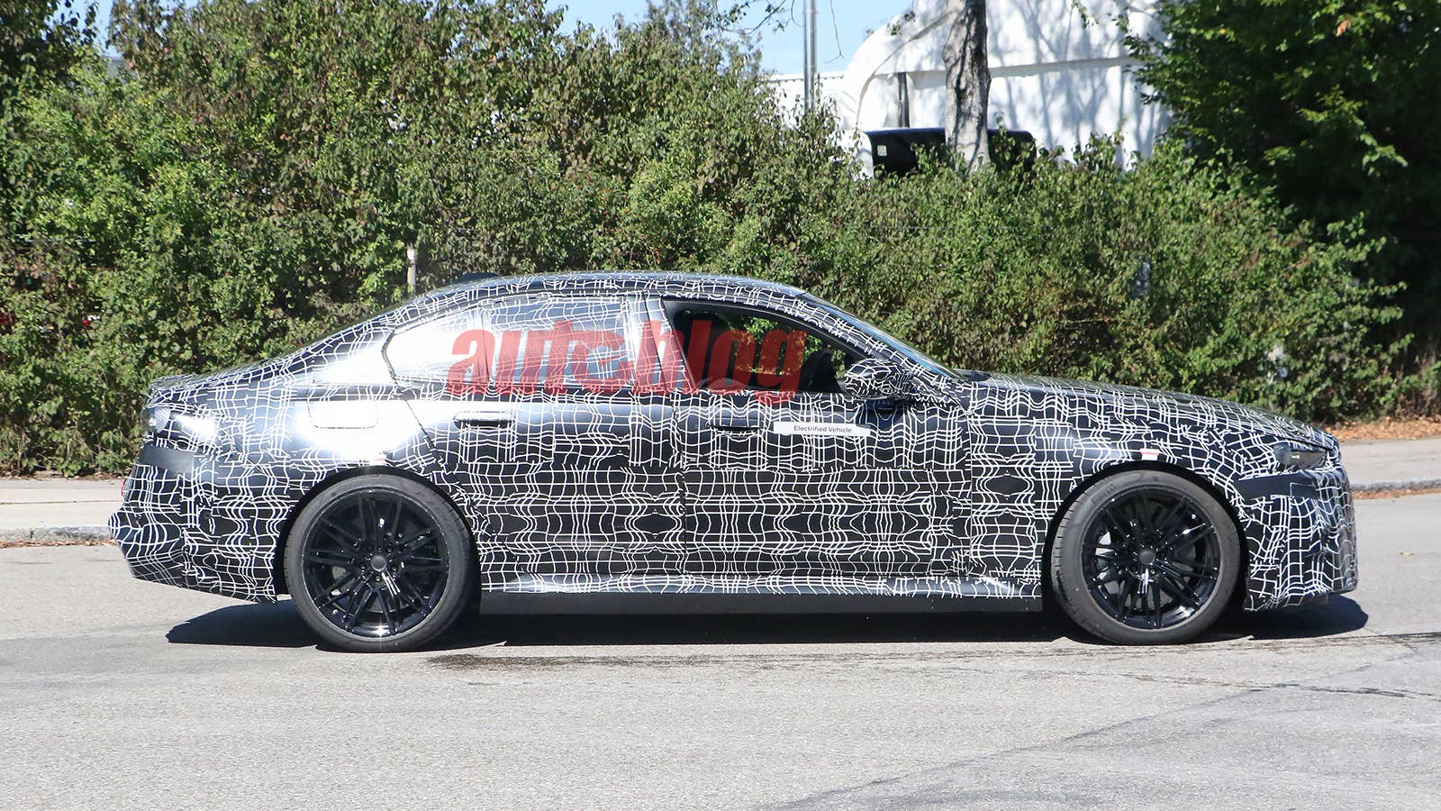 BMW M5 hybrid and 5 Series look angry in spy photos - Autoblog