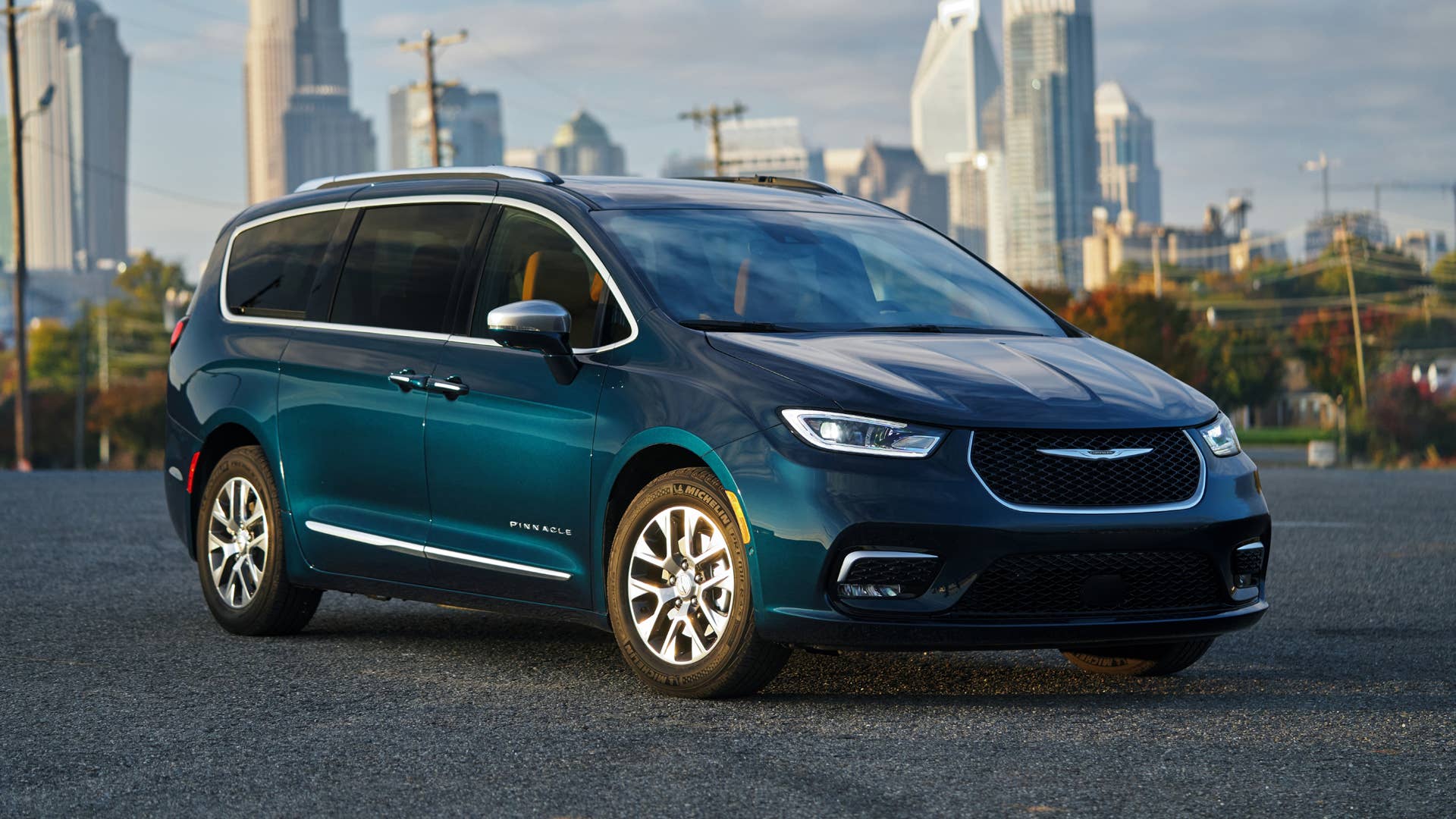 2024 Chrysler Pacifica Review: Plug-In Hybrid is still the one to get ...
