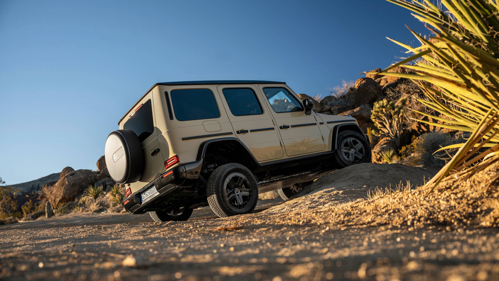 2025 Mercedes-Benz G 580 with EQ Technology First Look: The all ...
