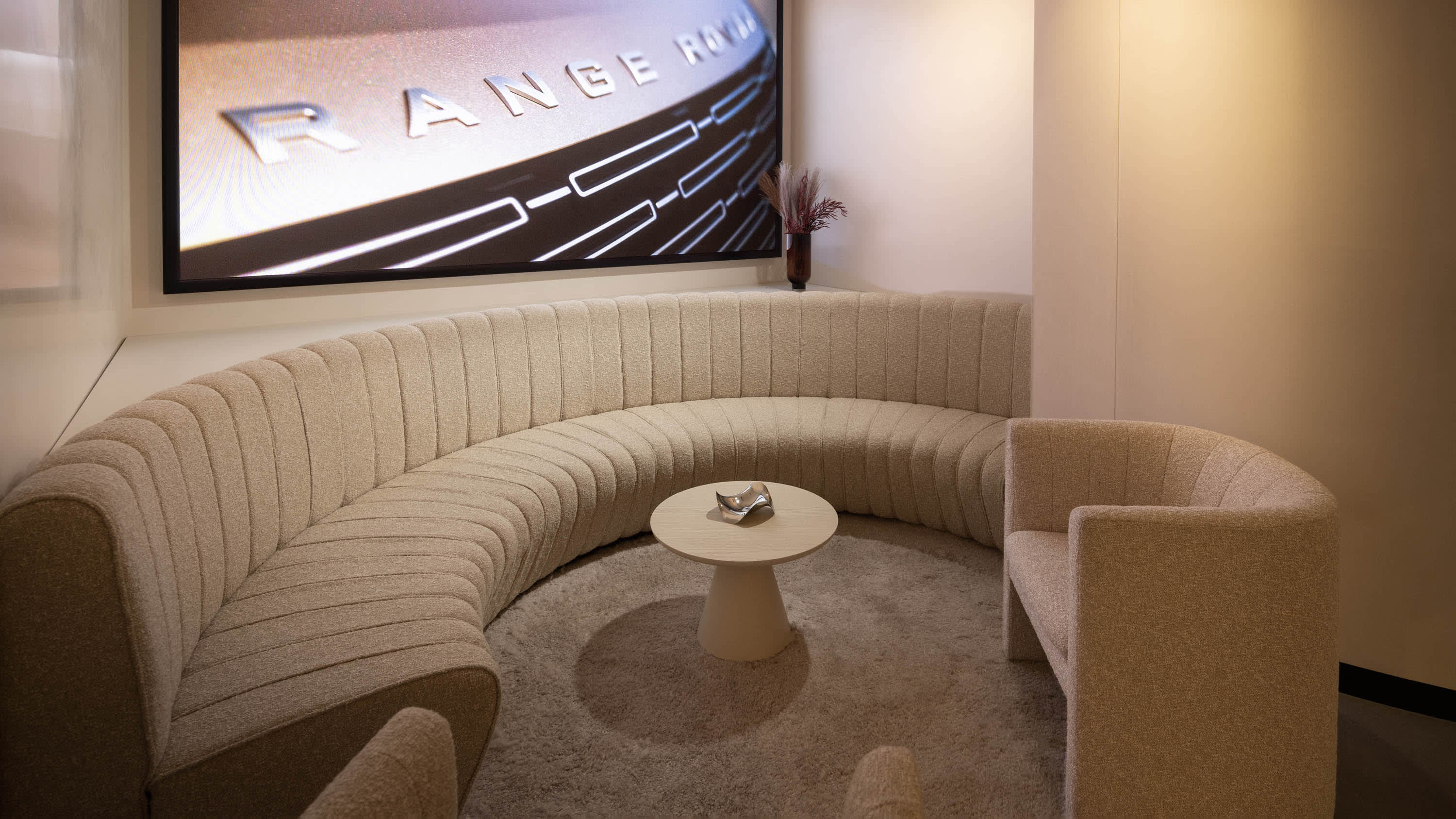 2023 Range Rover SV Lansdowne Edition costs $300,000, just one reason ...