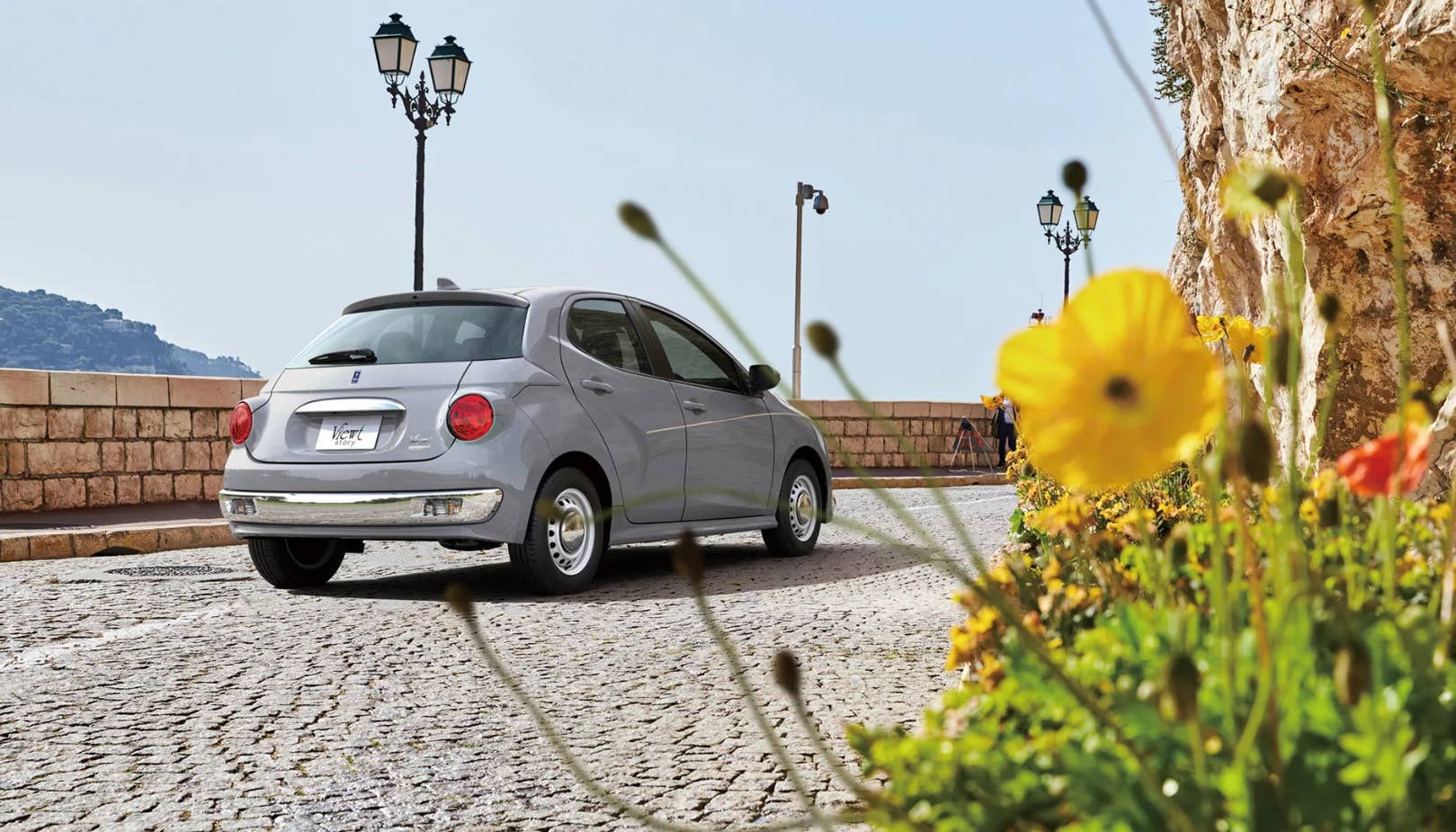 Mitsuoka Viewt Story is a Toyota Yaris-based, Jaguar-inspired hatchback ...