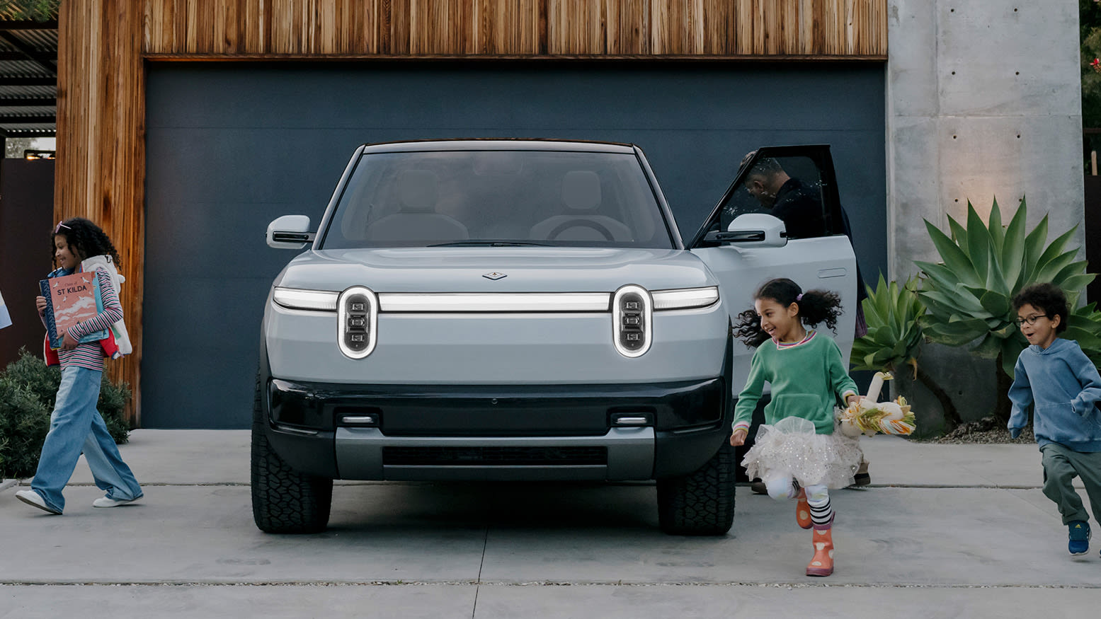2026 Rivian R2 revealed with over 300 miles of range, 0-60 in 3 seconds ...