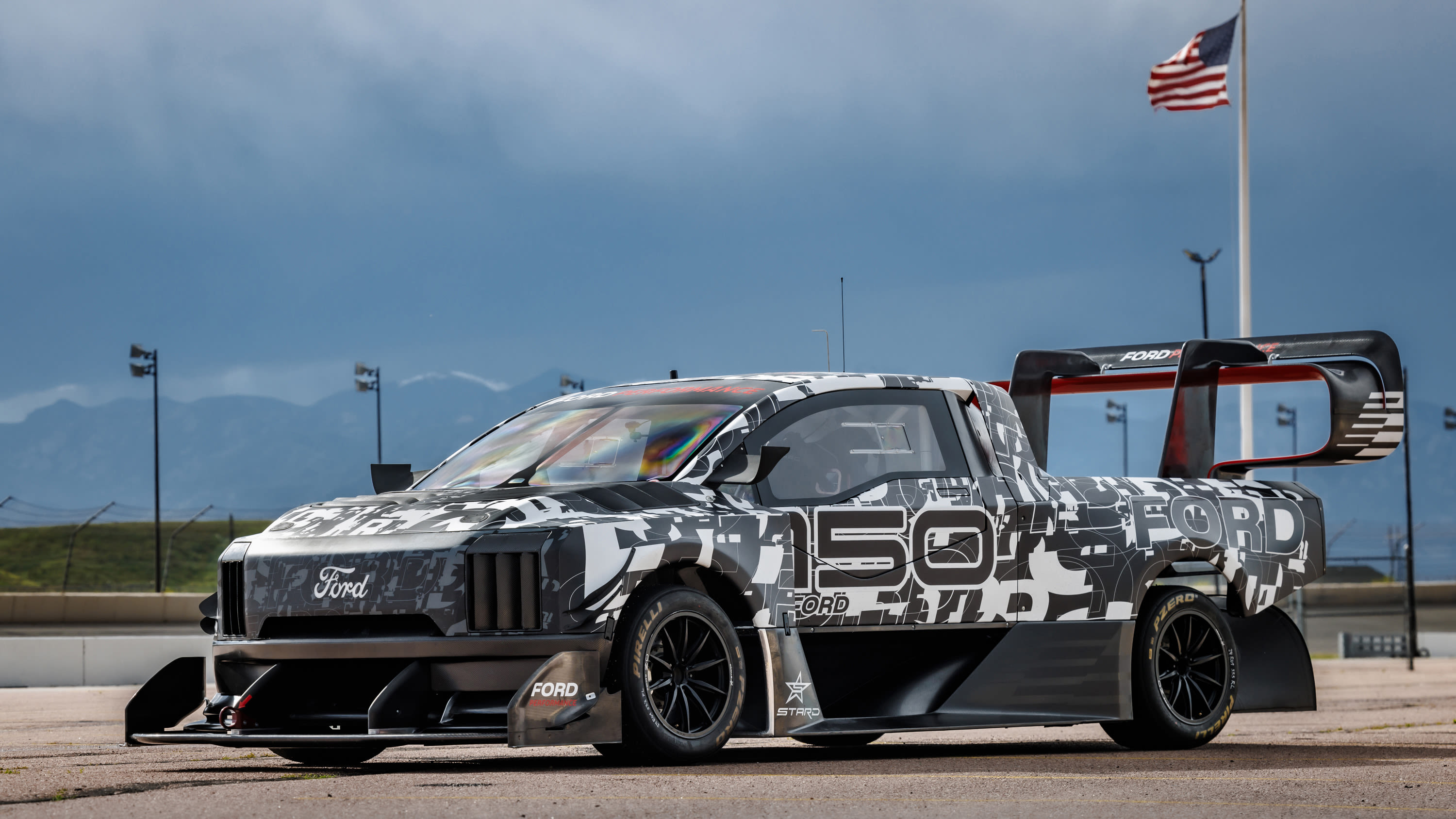 Ford's F-150 Lightning SuperTruck for Pikes Peak is 86% widebody and ...
